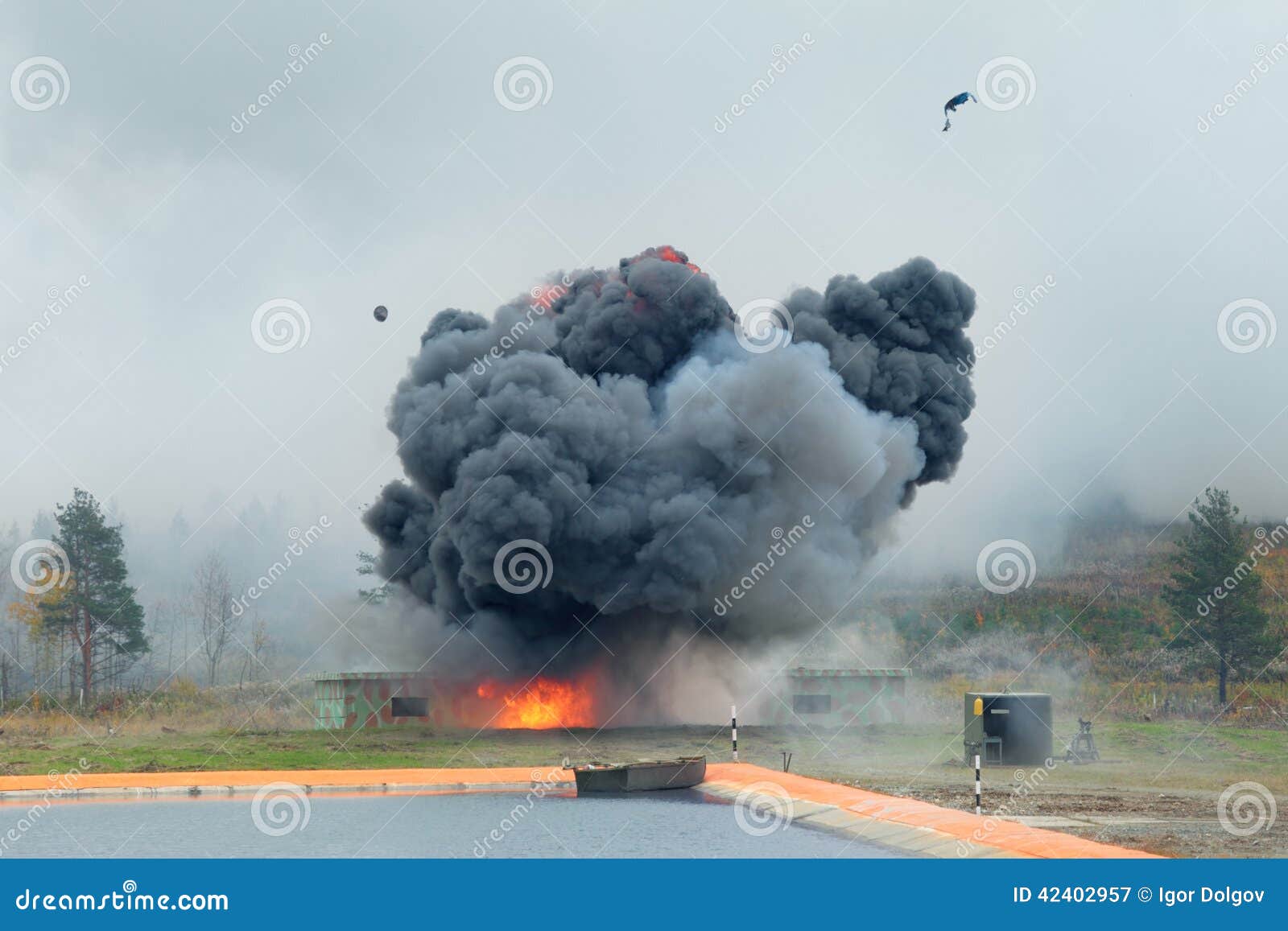 Esplosione immagine stock. Immagine di prova, esercitazioni - 42402957