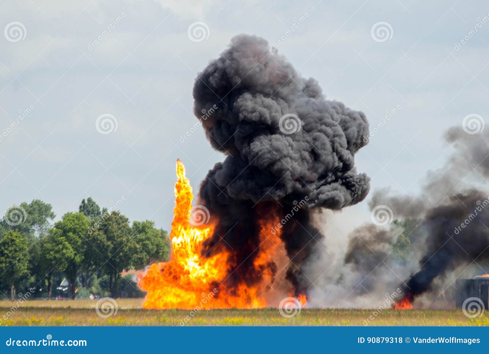 Esplosione del fuoco fotografia stock. Immagine di infornamento - 90879318