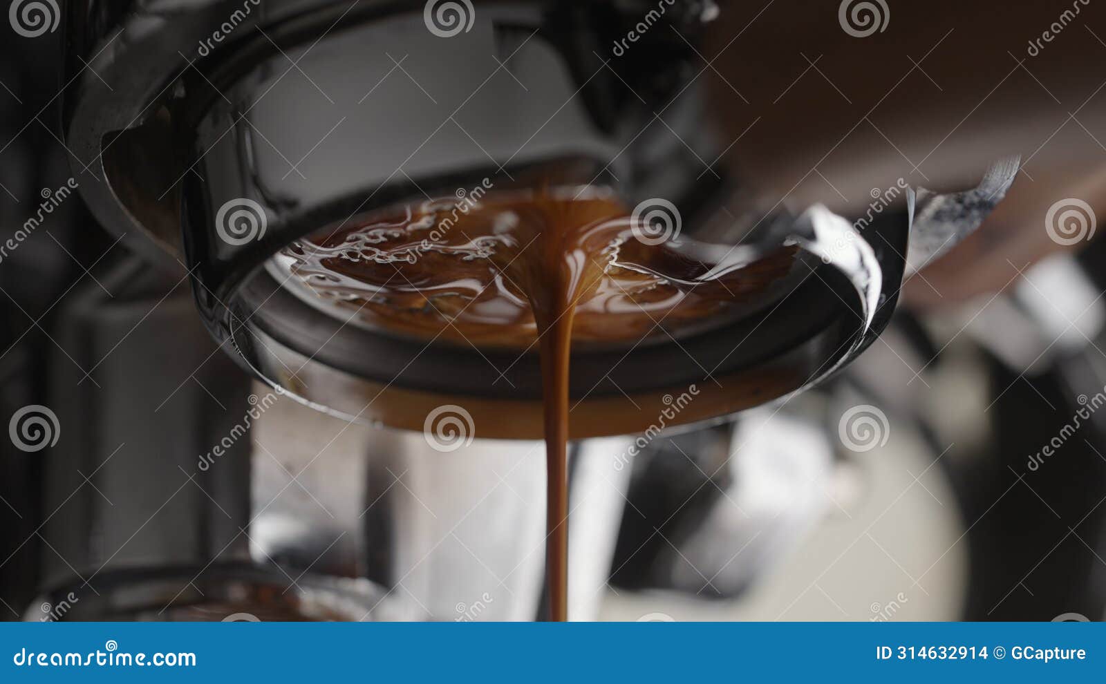 Espresso Coffee Extraction with Bottomless Filter Stock Photo - Image ...