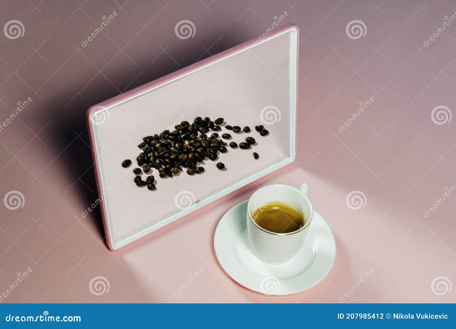 Espresso Coffee in a Mirror with Coffee Beans in Reflection. Creative ...