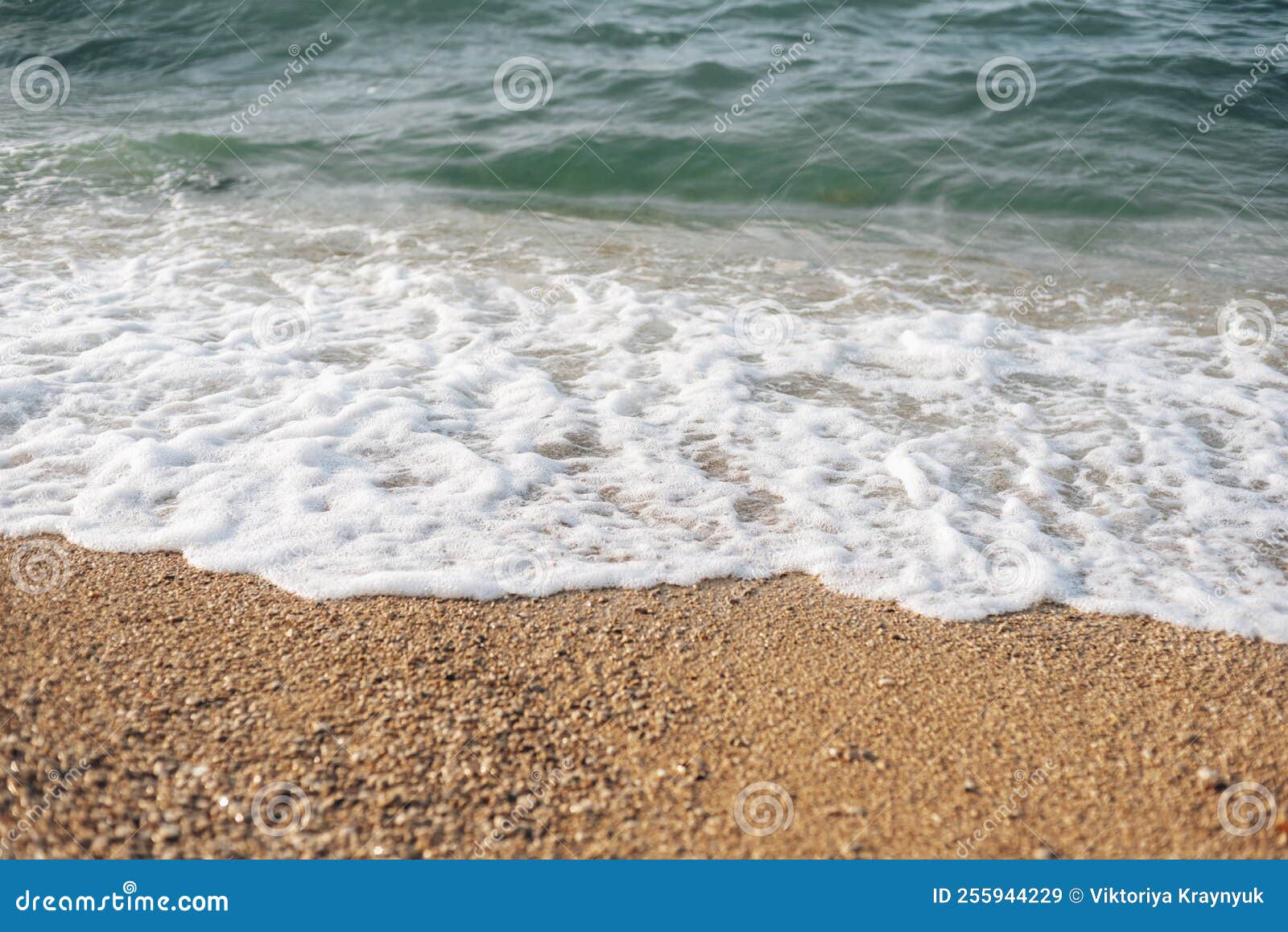 Espuma De Olas En La Parte Superior De La Playa Imagen de archivo - Imagen de hermoso, verano ...