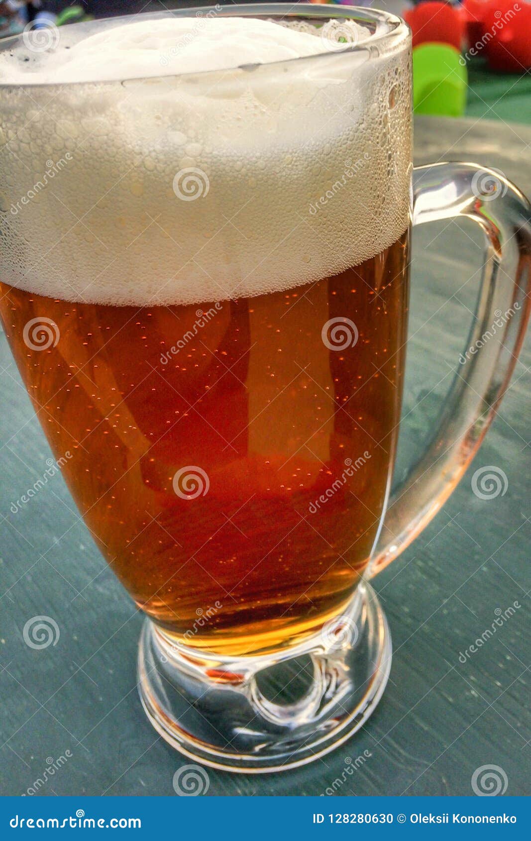 Espuma en la cerveza foto de archivo. Imagen de nonalcoholic - 128280630