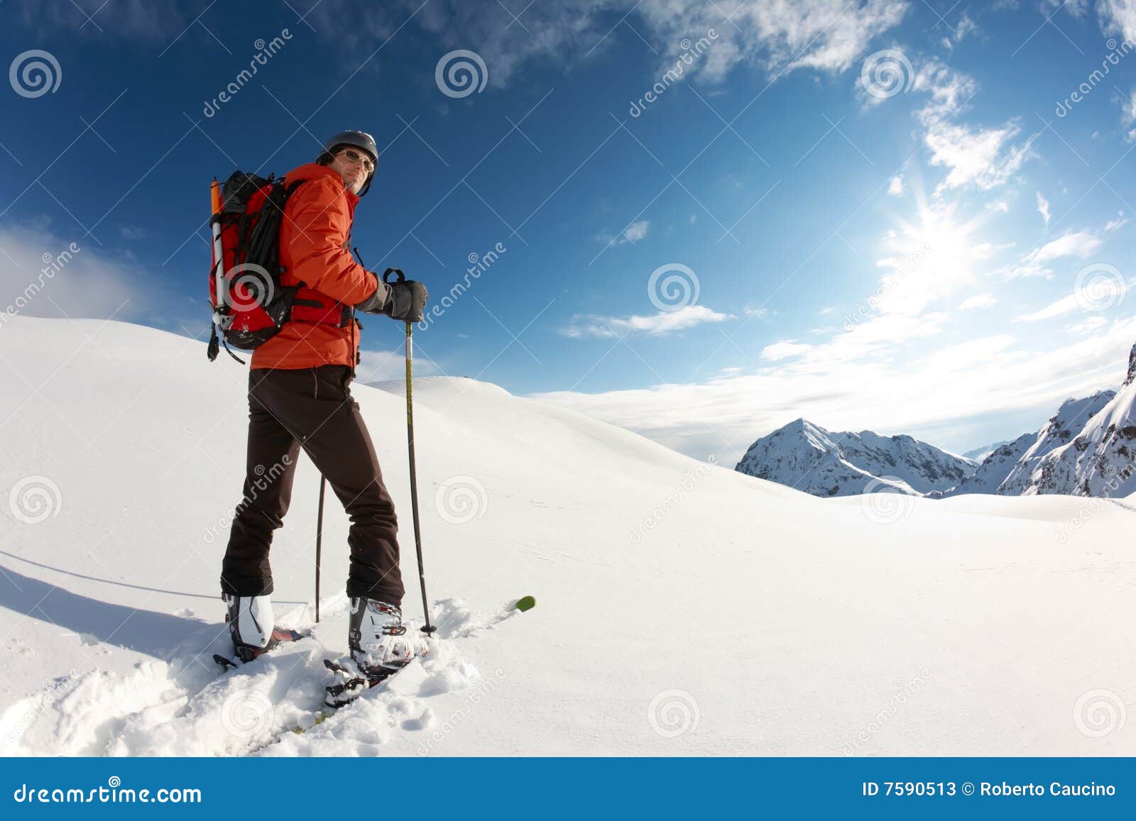 Esquiador imagem de stock. Imagem de céu, paisagem, frio - 7590513