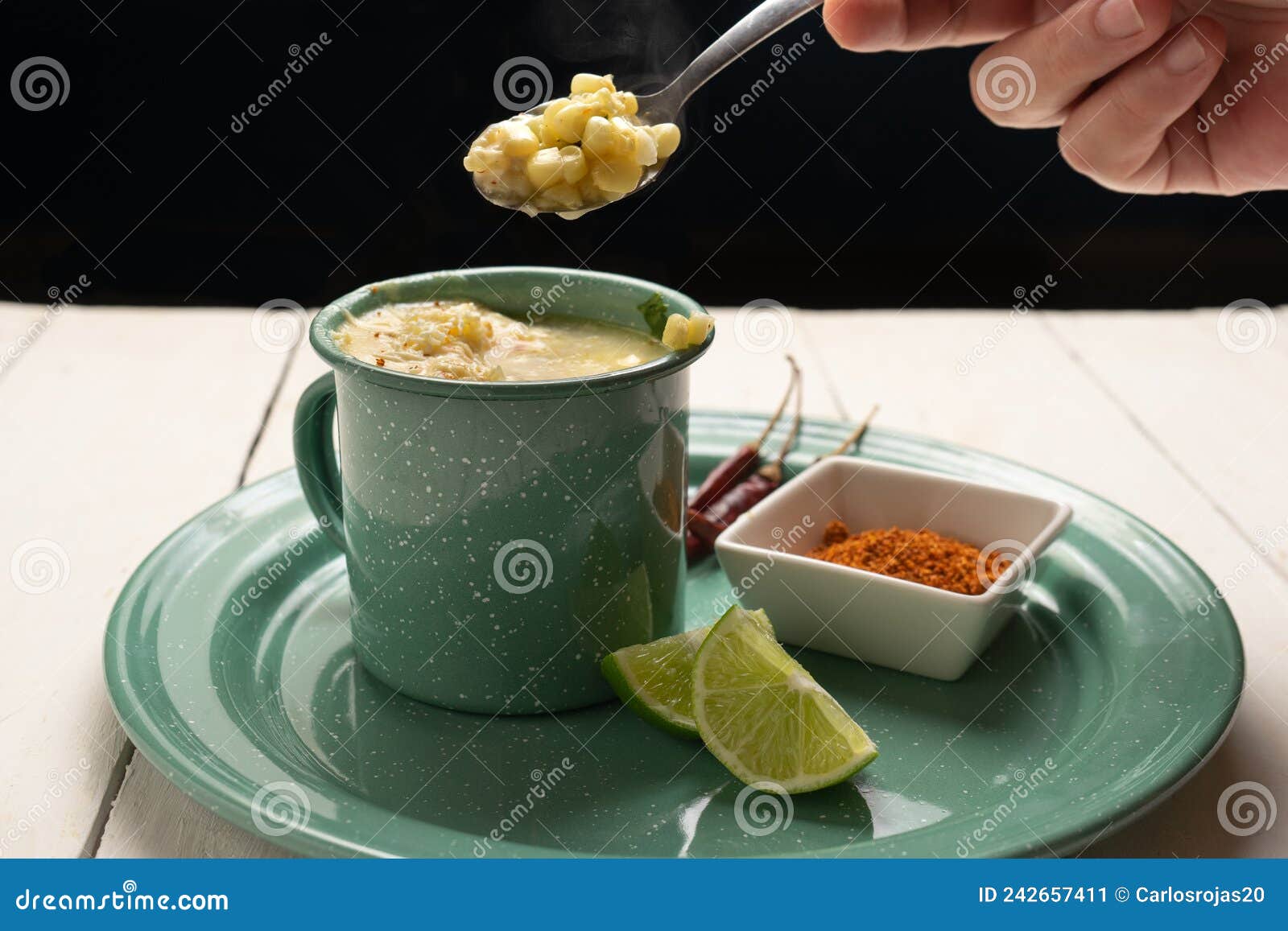 Esquites De Milho Com Maionese E Queijo. Comida Mexicana Imagem de ...