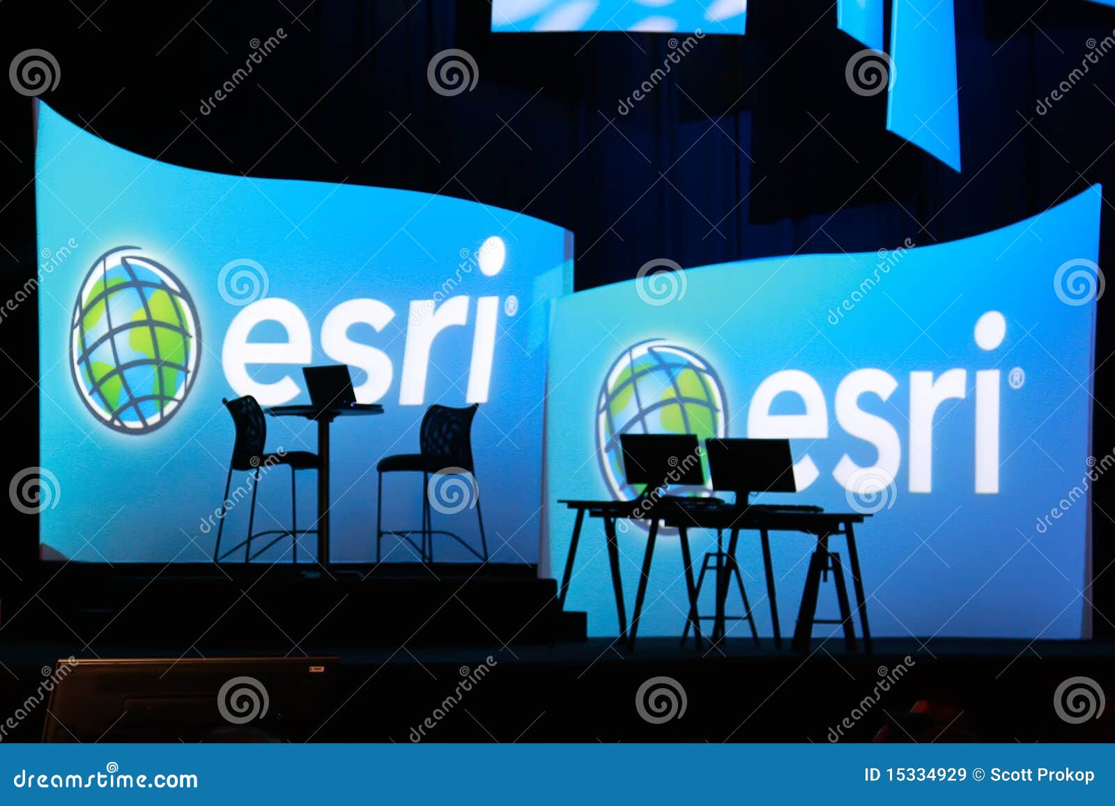 ESRI Logo and Computers editorial stock image. Image of seminar - 15334929