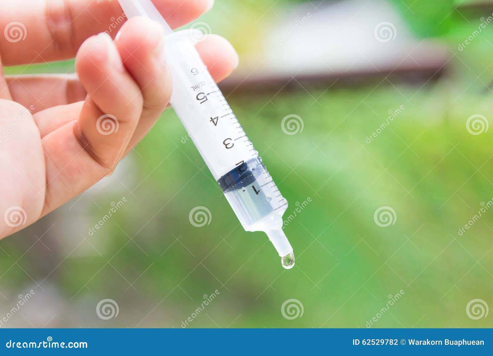 Essai D'injection De Seringue Avec De L'eau Photo stock - Image du ...