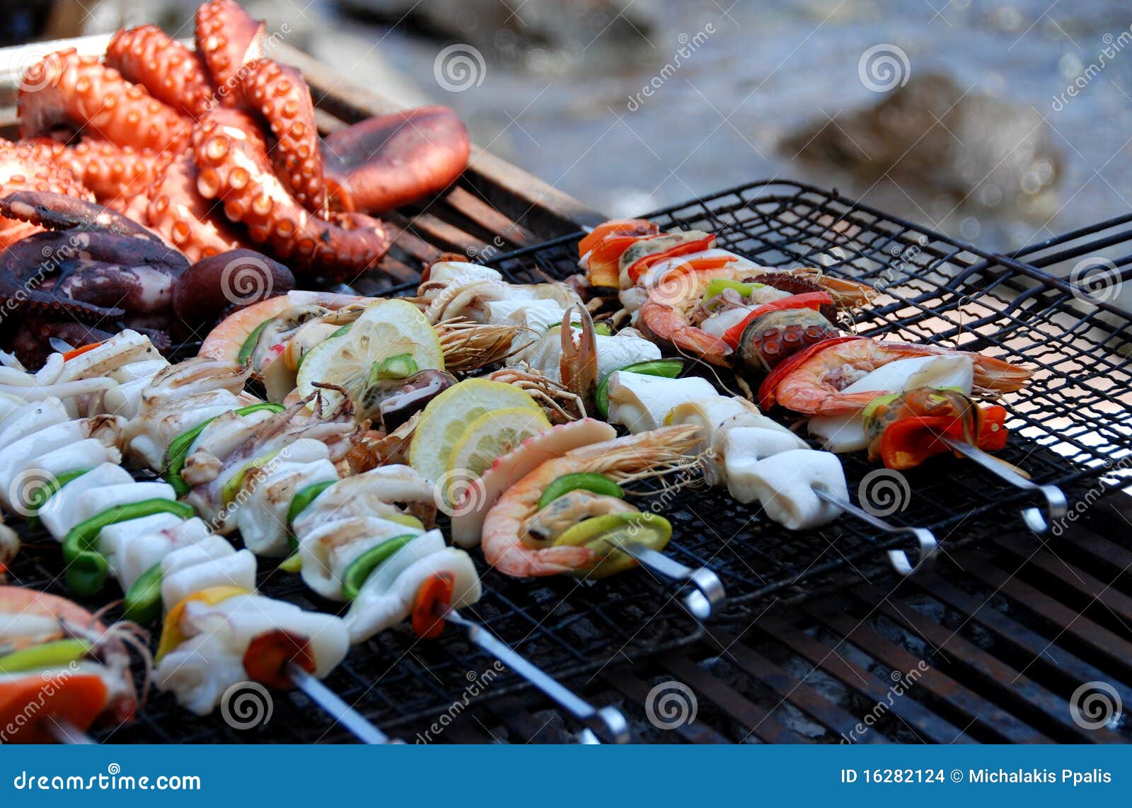Essbare Meerestiere Auf Grill Stockfoto - Bild von fische, gesund: 16282124