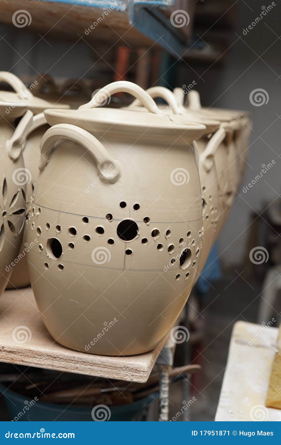 Essiccamento Dei POT Di Argilla Immagine Stock - Immagine di ...