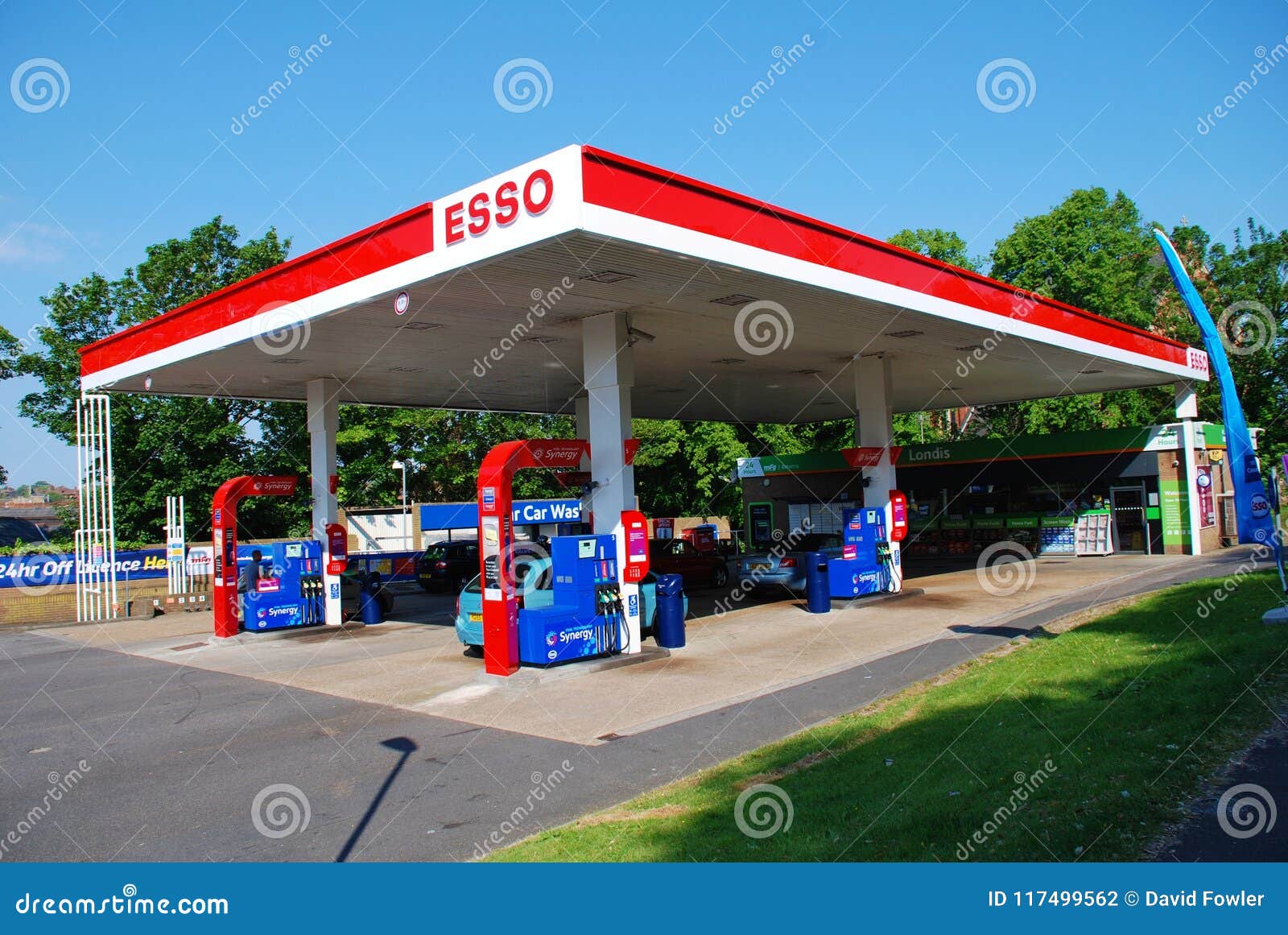 Esso Bensinstation, England Redaktionell Arkivbild - Bild av östligt ...