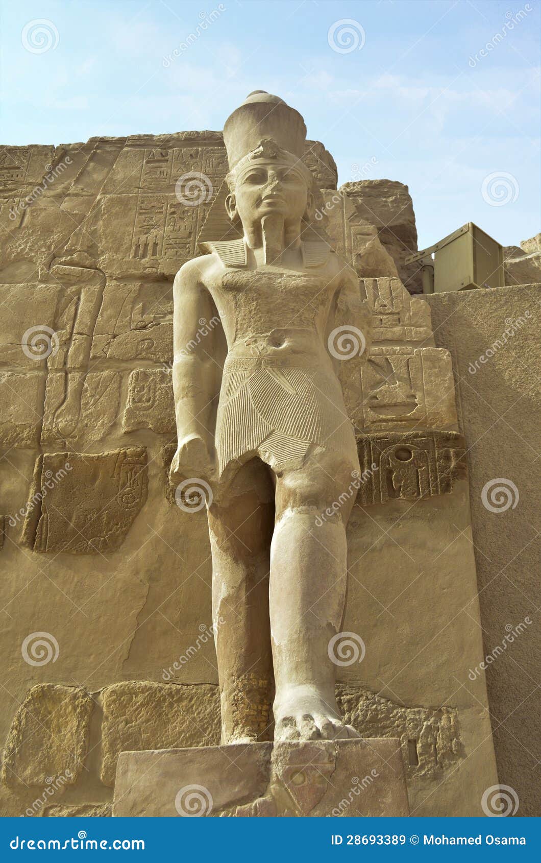 Estátua do faraó imagem de stock. Imagem de hieroglifos - 28693389