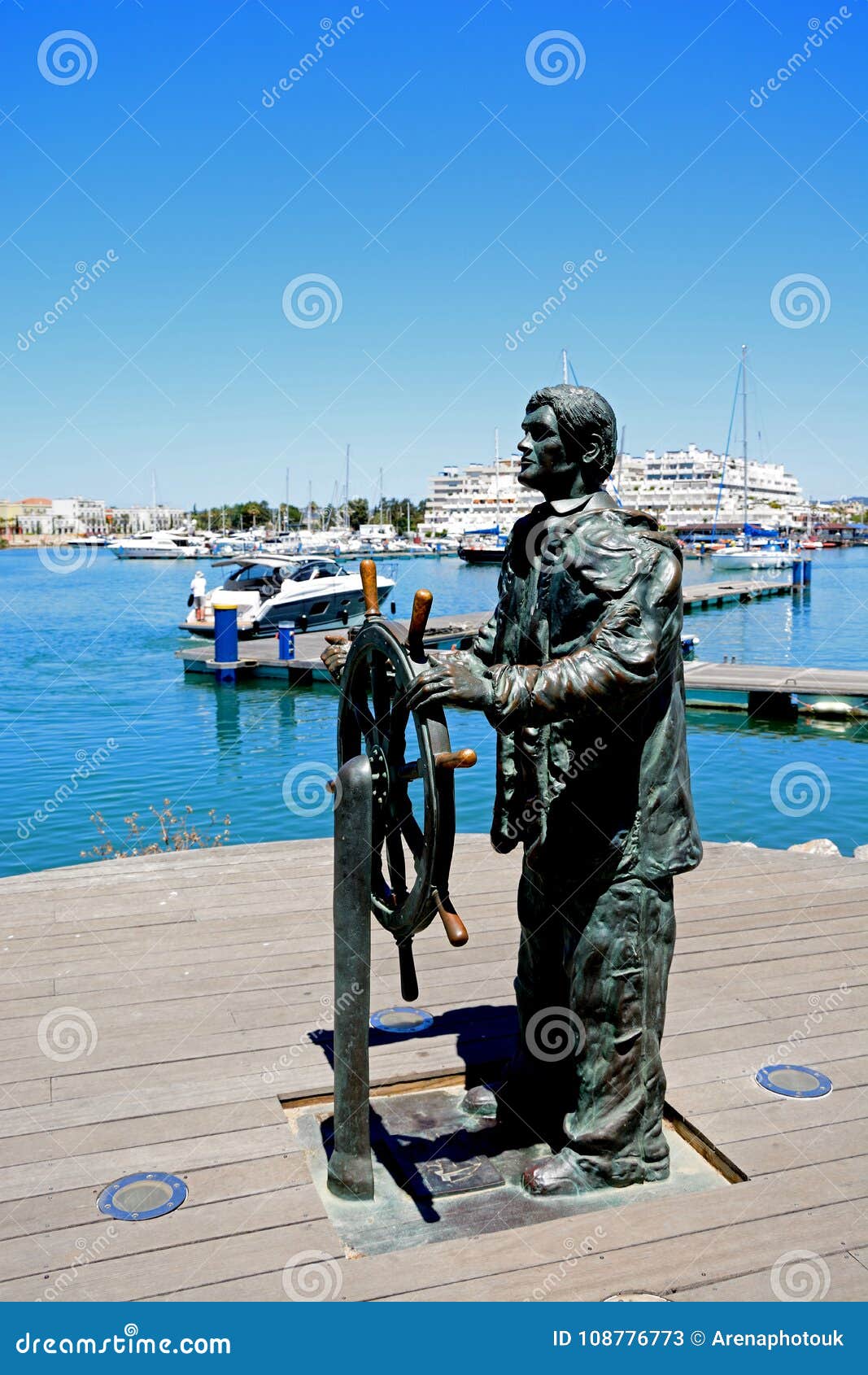 Estátua Do Timoneiro, Vilamoura Imagem de Stock - Imagem de navios ...