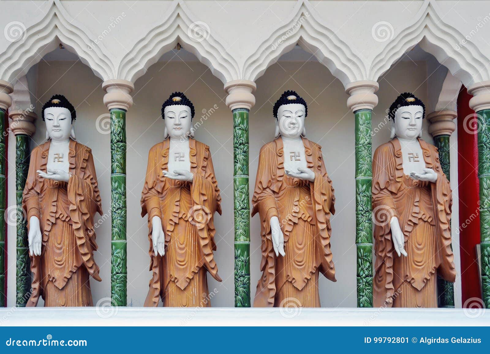 Estátuas De Uma Buda Com a Suástica Imagem de Stock - Imagem de ...