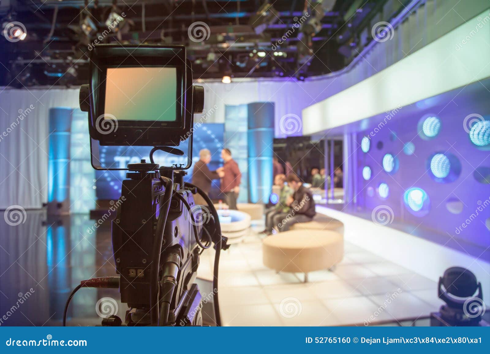 Estúdio Da Televisão Com Câmera E Luzes - Programa Televisivo Da ...