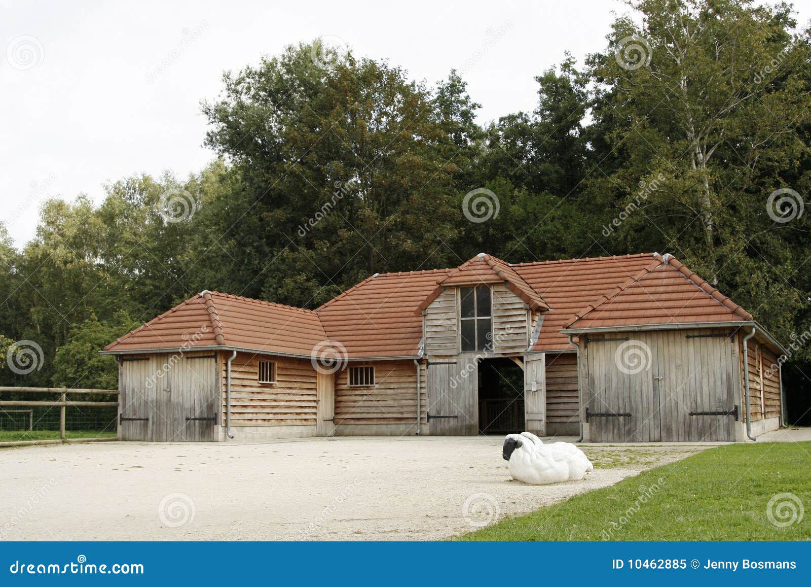 Establos imagen de archivo. Imagen de madera, verde, puerta - 10462885