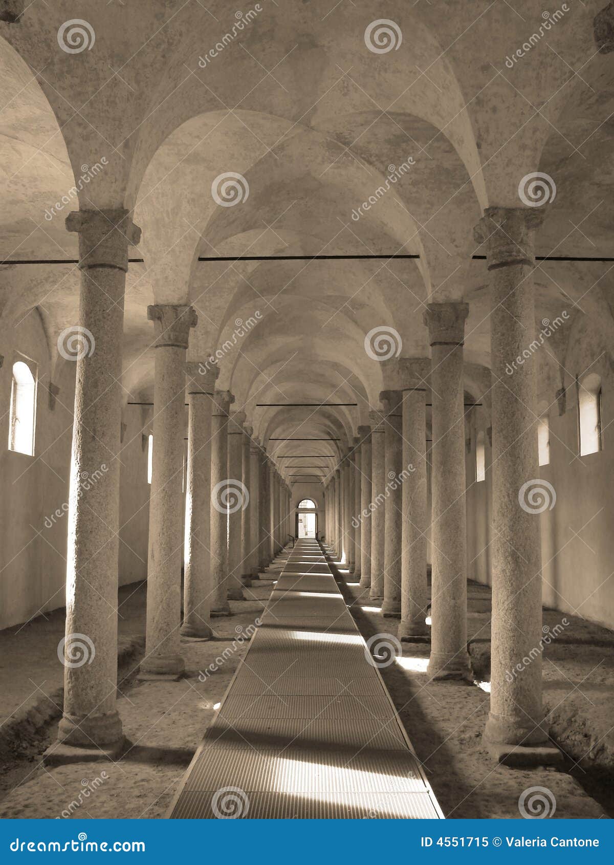 Establos Antiguos En El Castillo Imagen de archivo - Imagen de historia ...