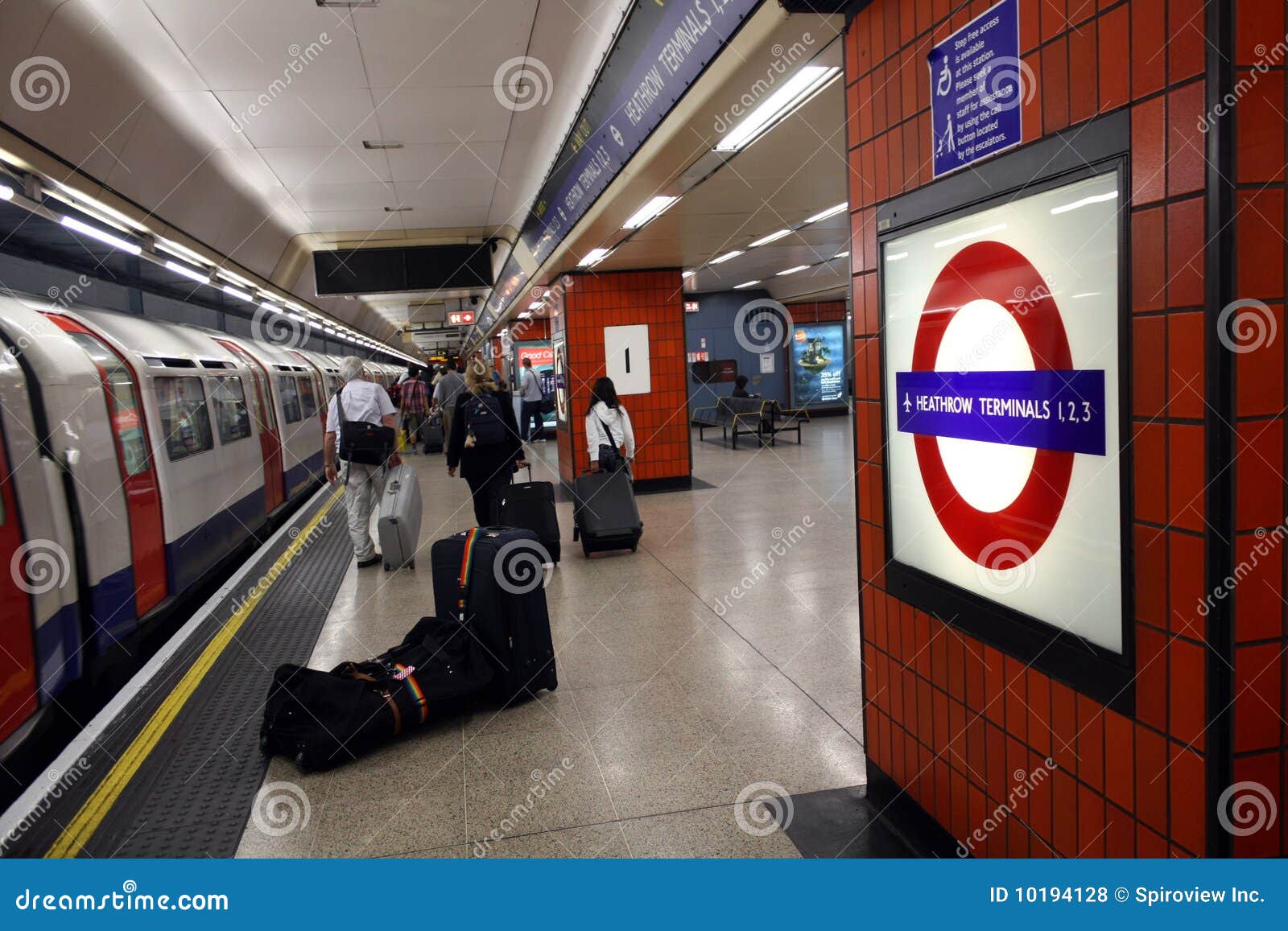 Estación Del Metro De Heathrow Foto de archivo editorial - Imagen de ...