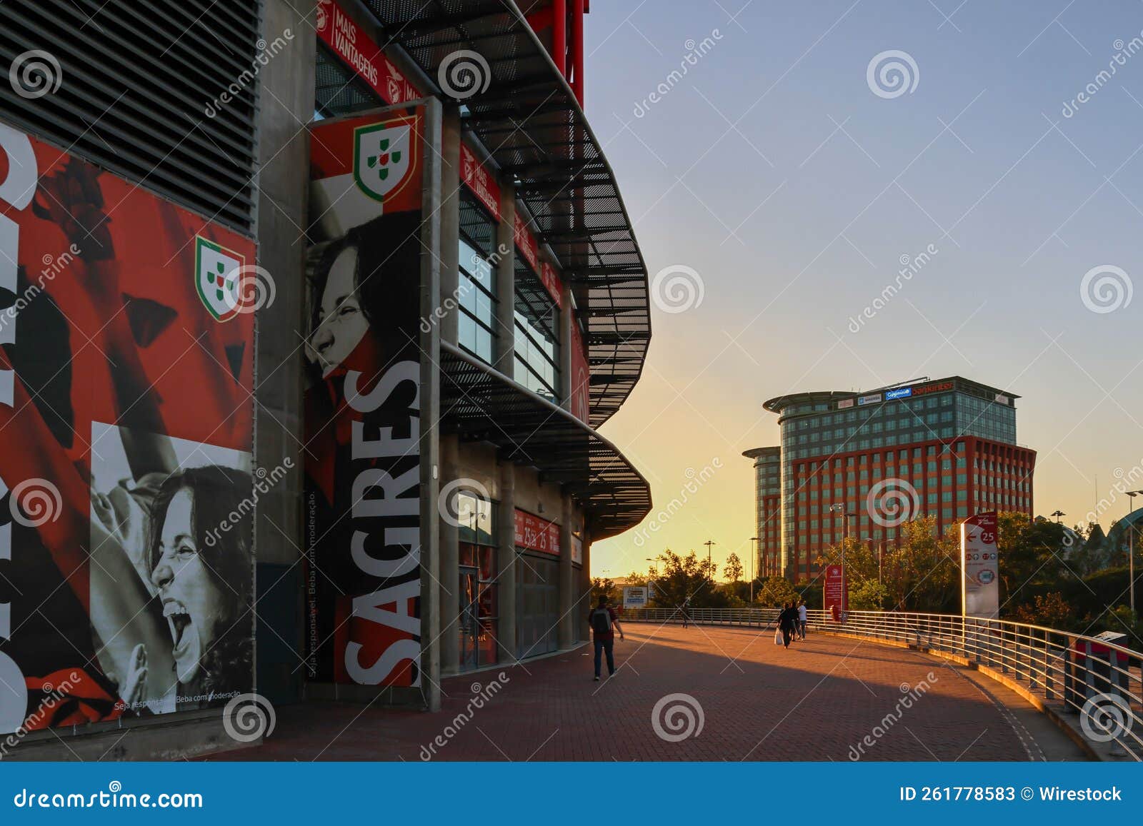 Estadio De Luz Y Centro Comercial De Colombo Foto de archivo editorial ...