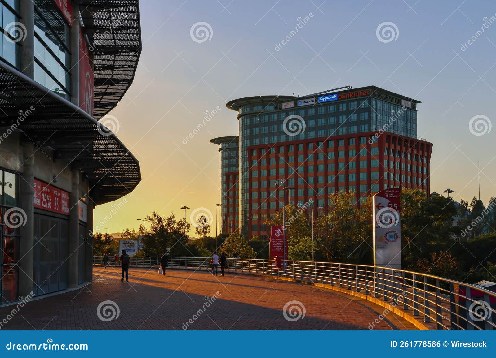 Estadio De Luz Y Centro Comercial De Colombo Foto editorial - Imagen de ...