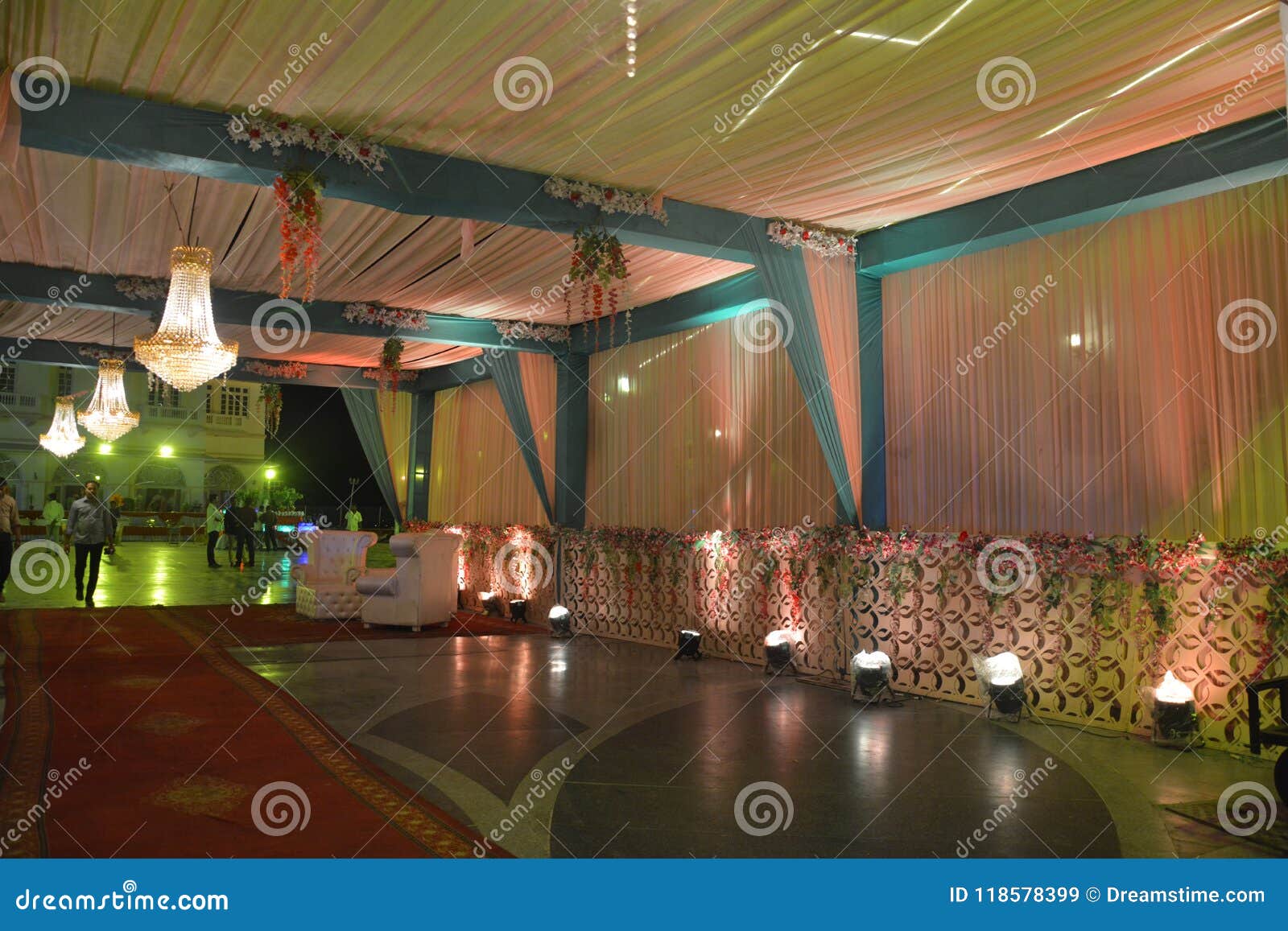 Estado de Mewara del hotel imagen de archivo. Imagen de noche - 118578399