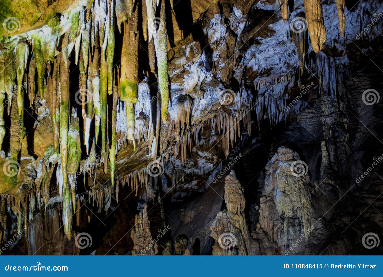 Estalactites E Estalagmites Na Caverna Imagem de Stock - Imagem de ...