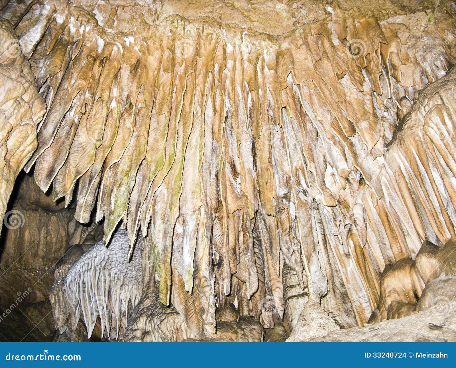 Estalactites Em Crystal Cave No Parque Nacional De Sequoia Foto de ...