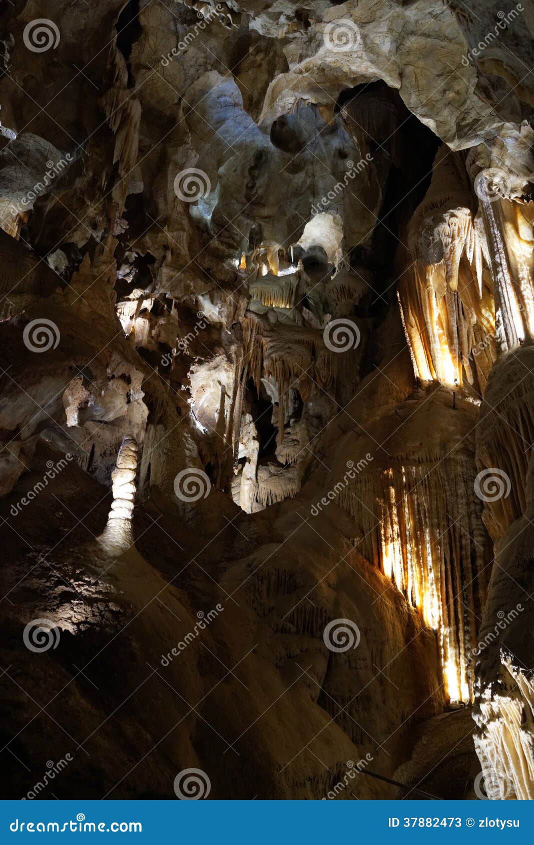 Estalagmita, Cuevas De Jenolan Imagen de archivo - Imagen de columna ...