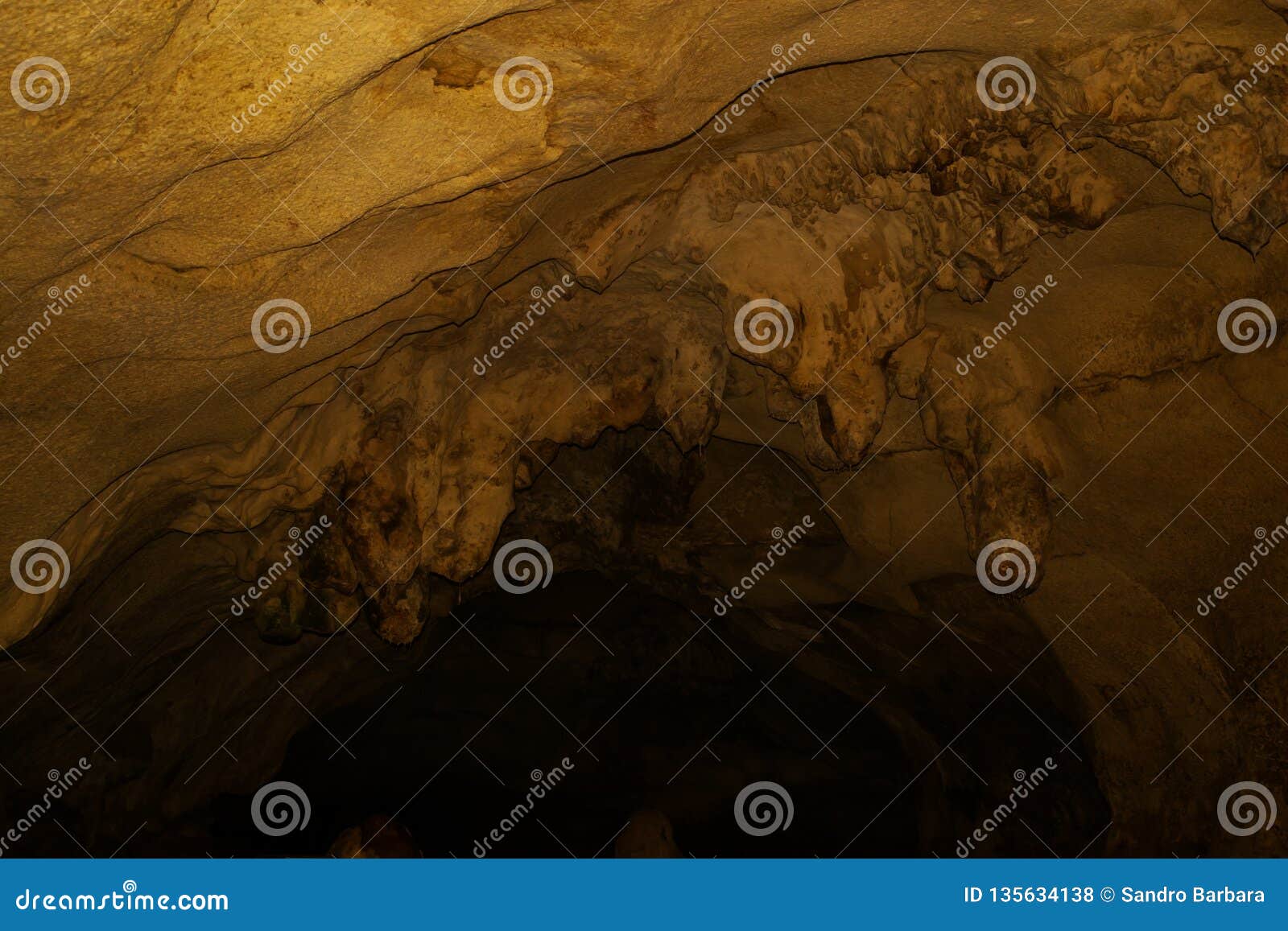 Estalagmite E Estalactite Em Malta Foto de Stock - Imagem de ...