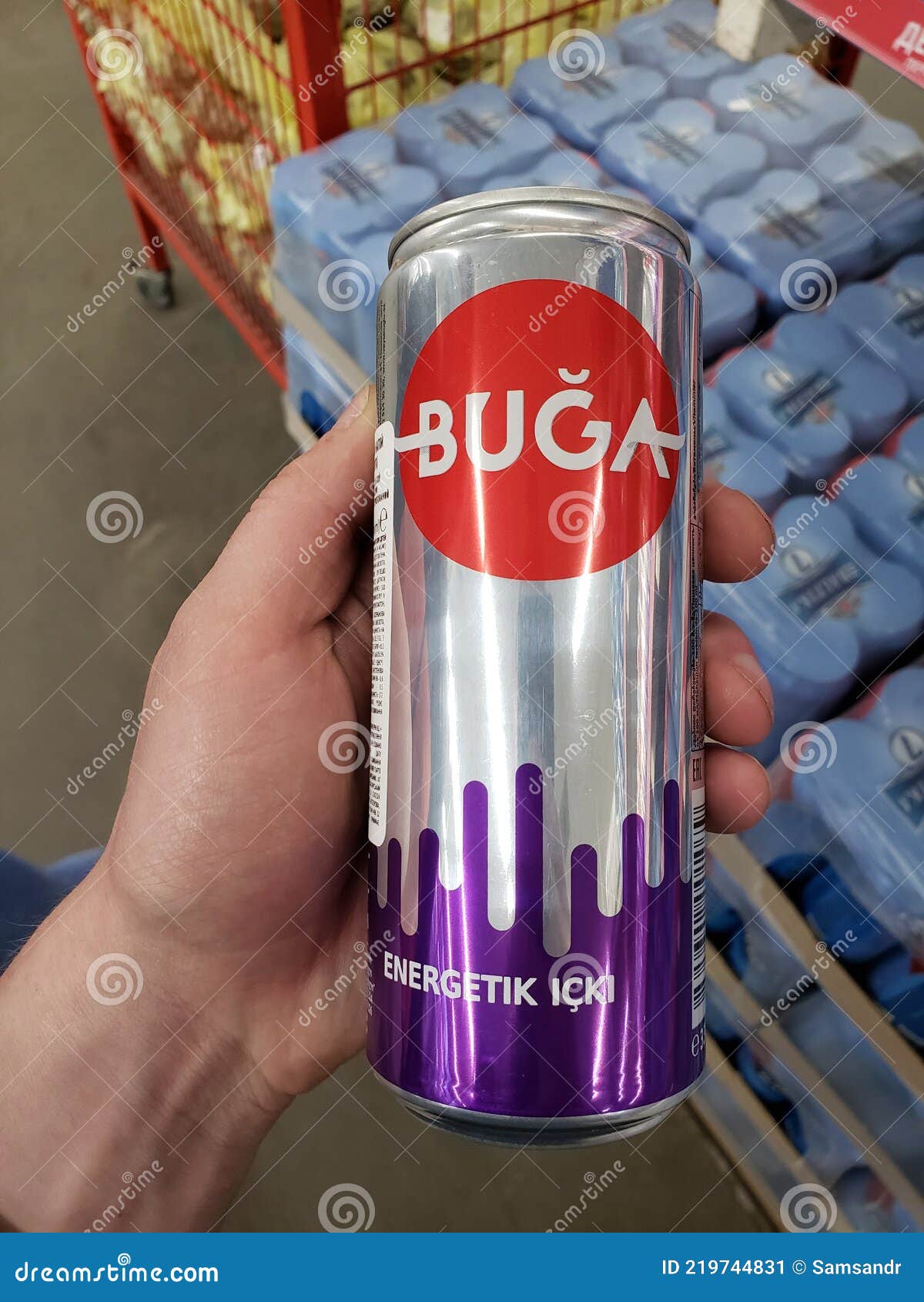 Estantes De Bebida Energética Buga Foto editorial - Imagen de licor ...