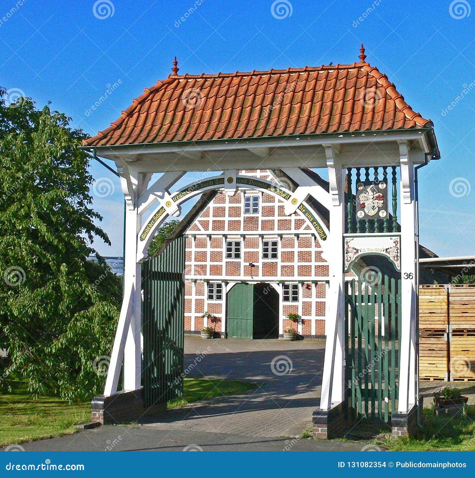 Estate, Arch, Shed, Medieval Architecture Picture. Image: 131082354