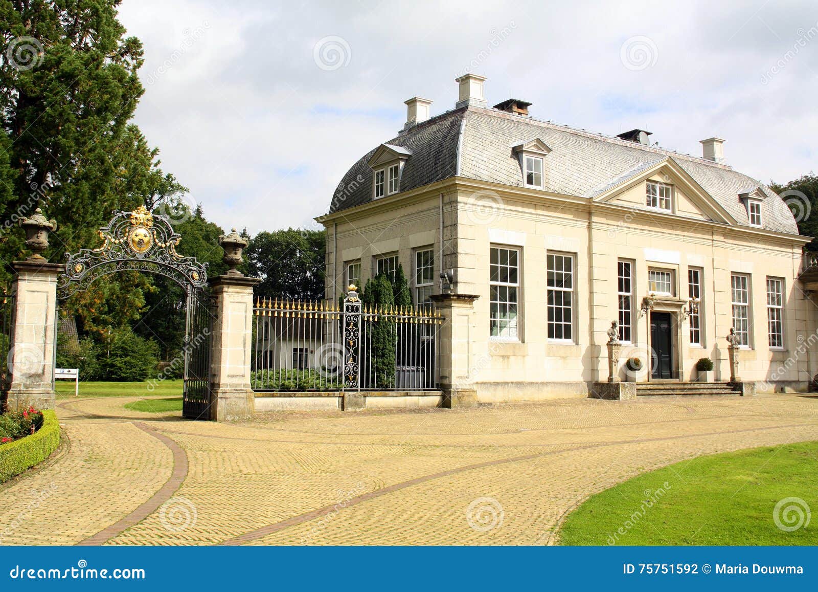 Estate Huis De Voorst Eefde Editorial Photography - Image of castle ...