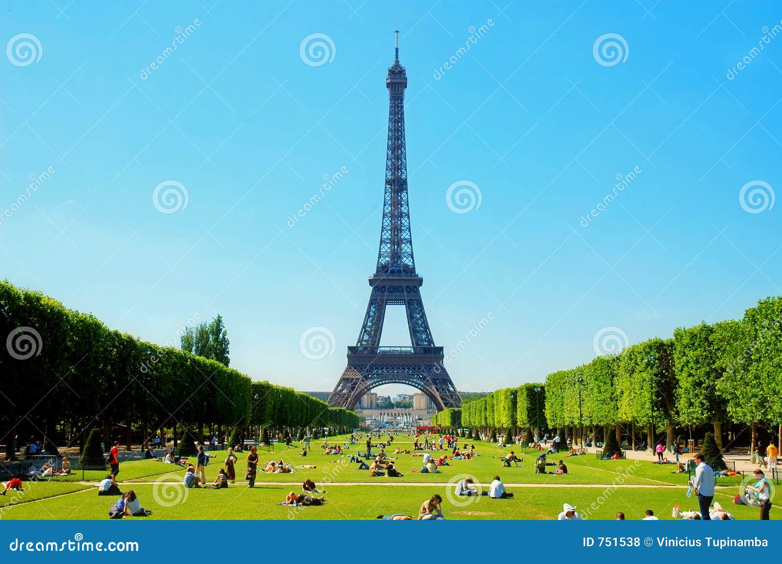 Estate a Parigi fotografia stock editoriale. Immagine di corsa - 751538