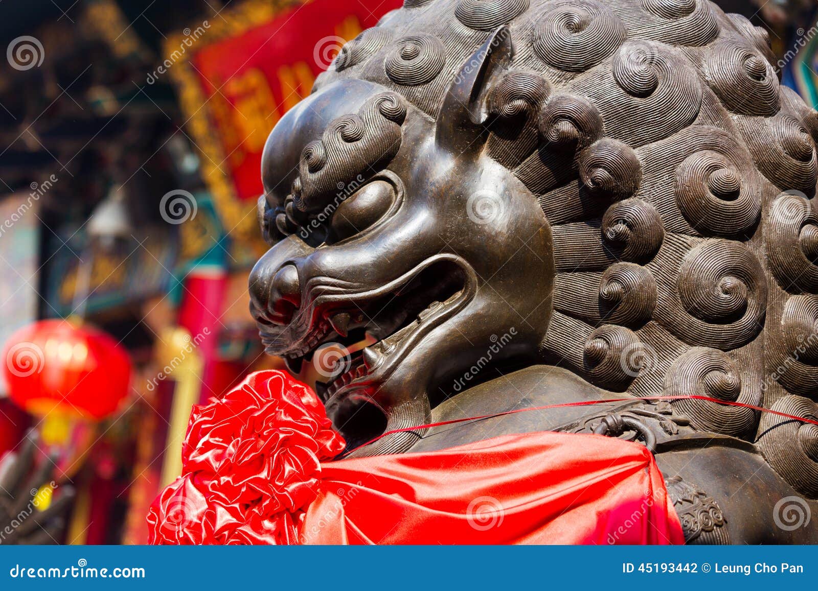 Estatua china del león foto de archivo. Imagen de bronce - 45193442