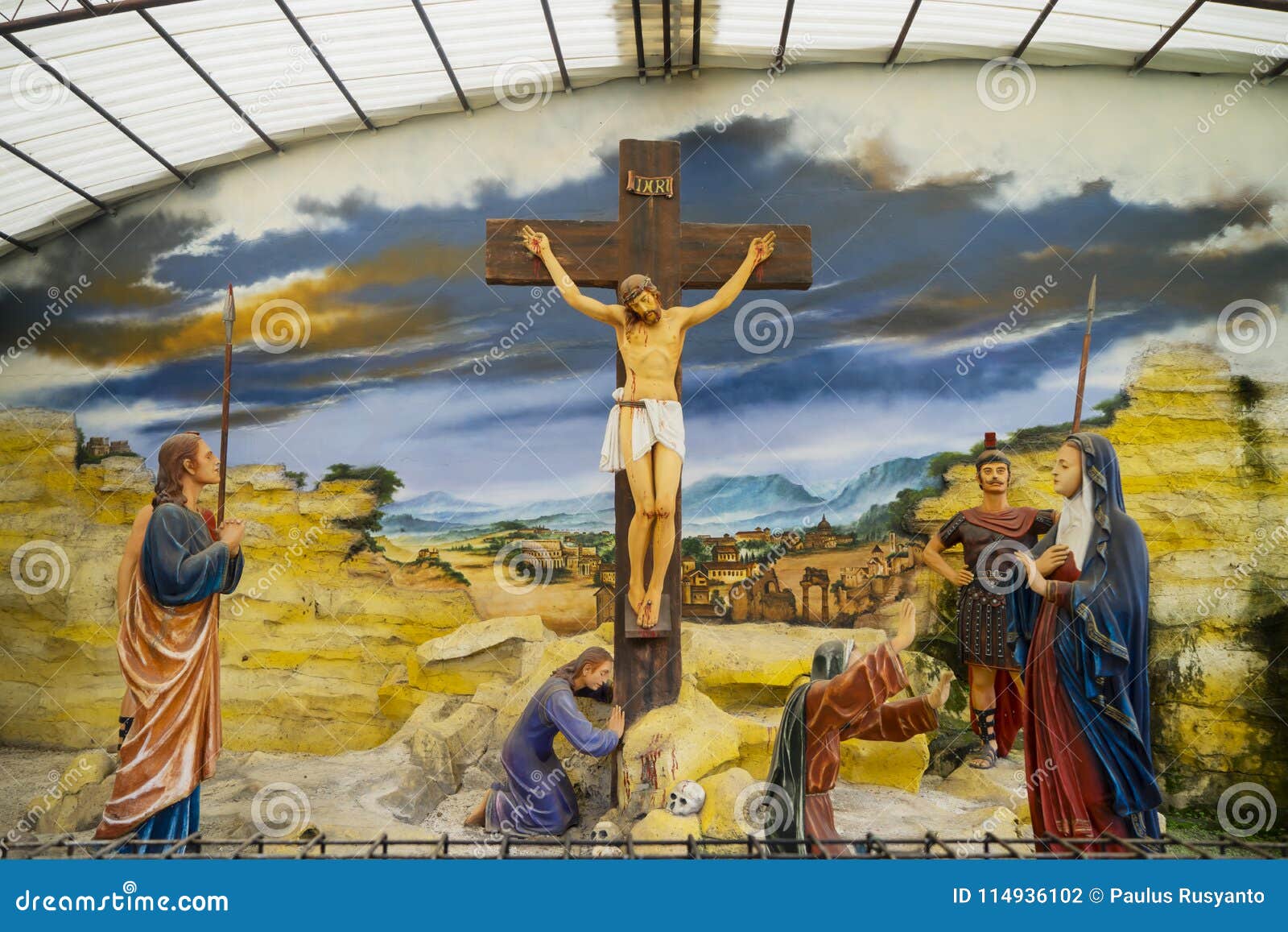 Estatua Crucificada De Jesus Christ Foto de archivo - Imagen de duelo ...