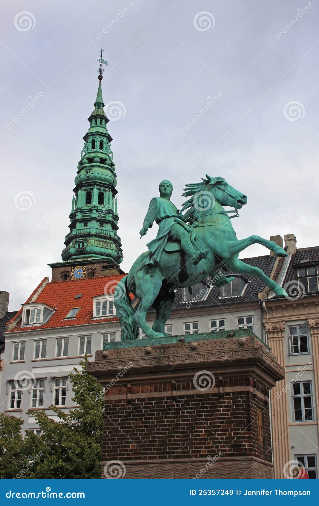 Estatua De Absalon, Copenhague Imagen de archivo - Imagen de sacudir ...