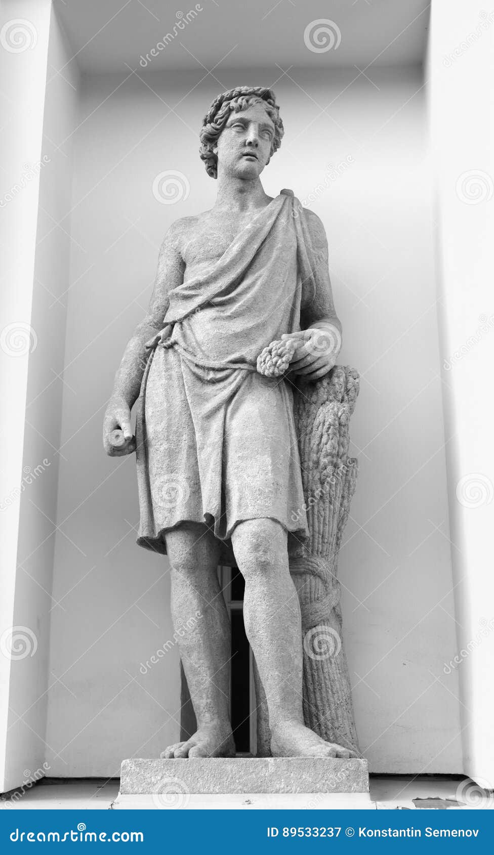 Estatua De Adonis Fotos - Libres de Derechos y Gratuitas de Dreamstime