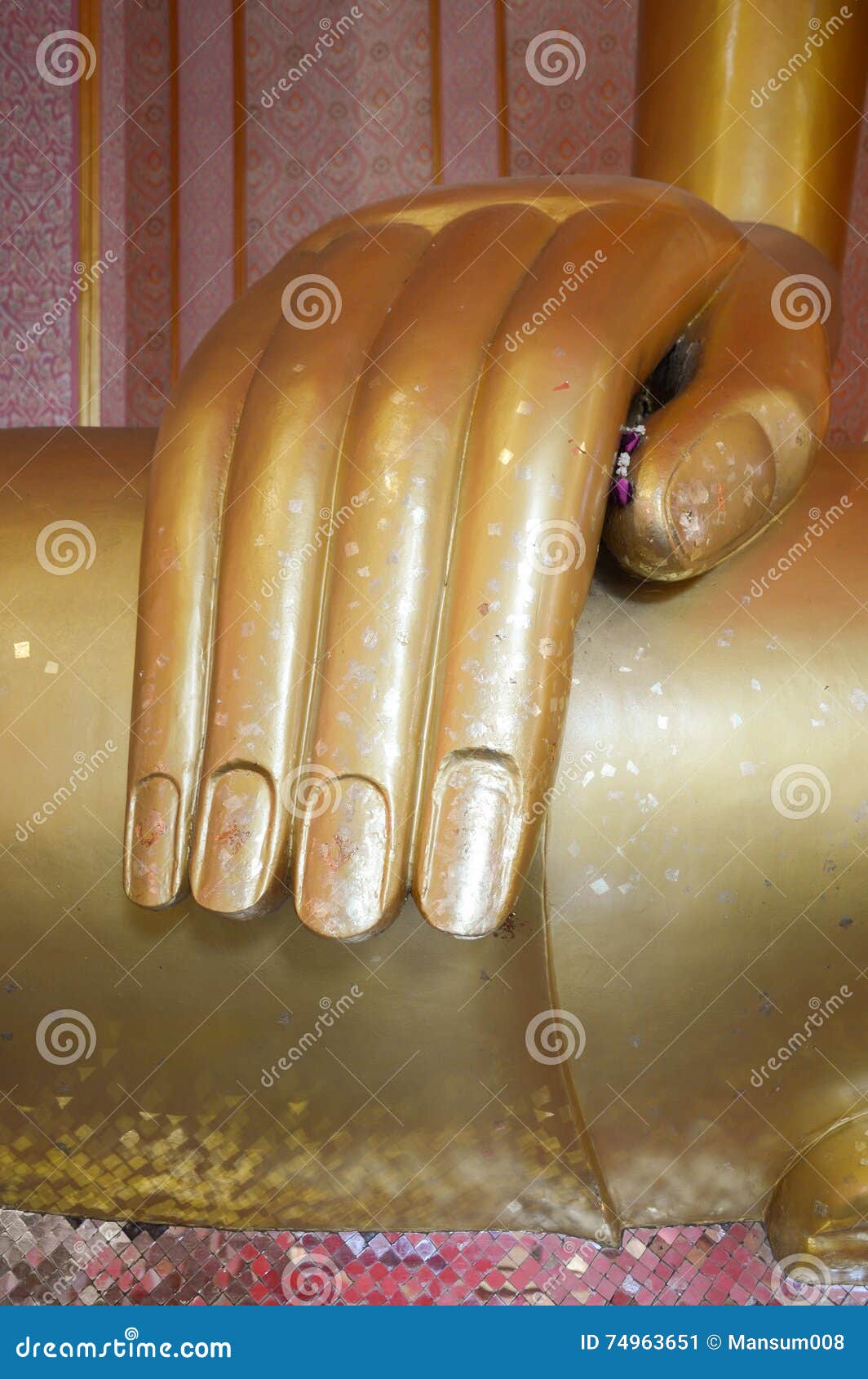 Estatua de Buda de la mano imagen de archivo. Imagen de budista - 74963651