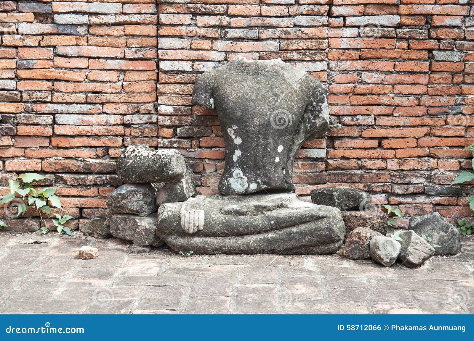 Estatua De Buda De La Ruina Foto de archivo - Imagen de tailandia ...