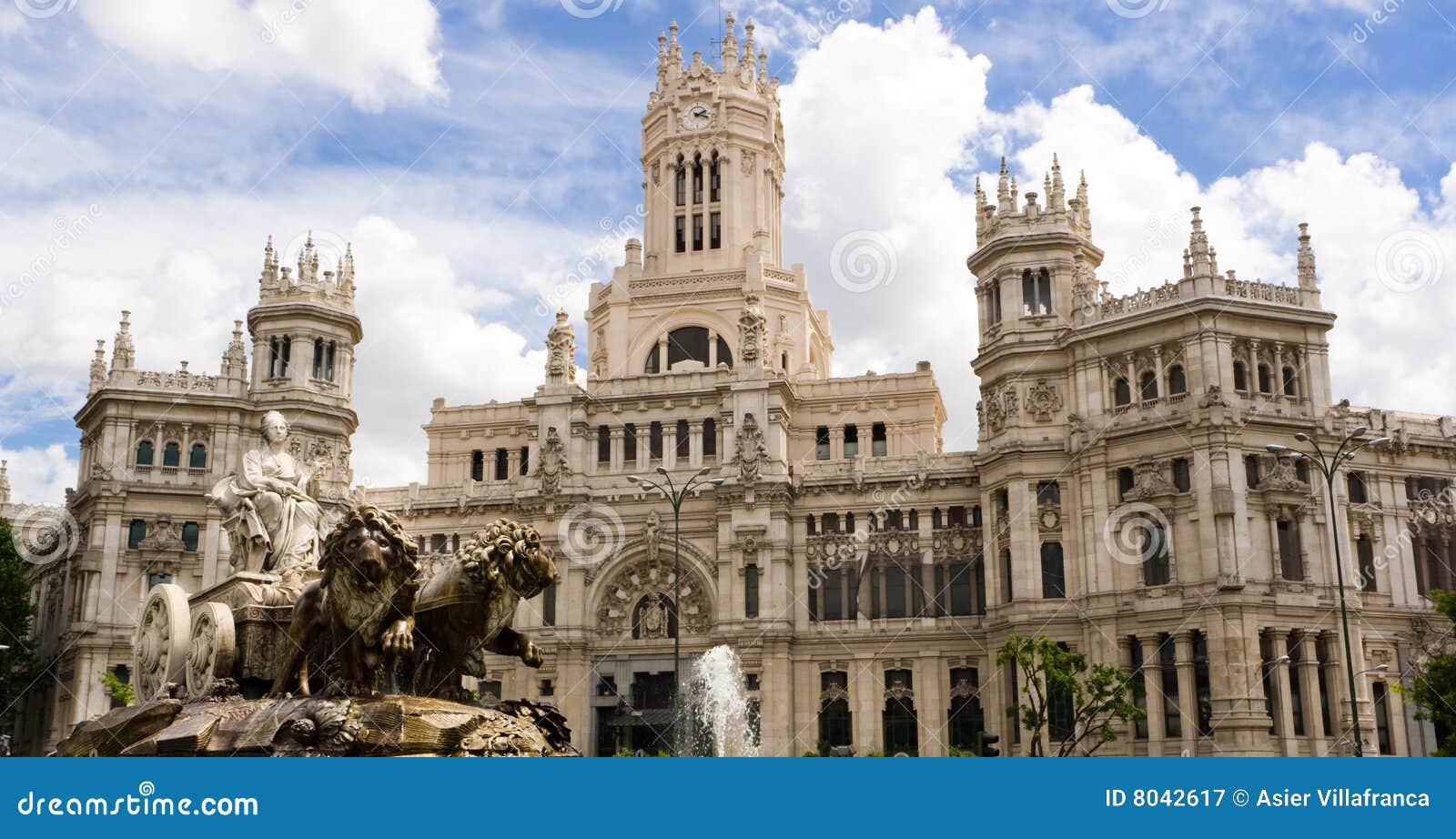 Estatua De Cibeles En Madrid Imagen de archivo - Imagen de fuente ...