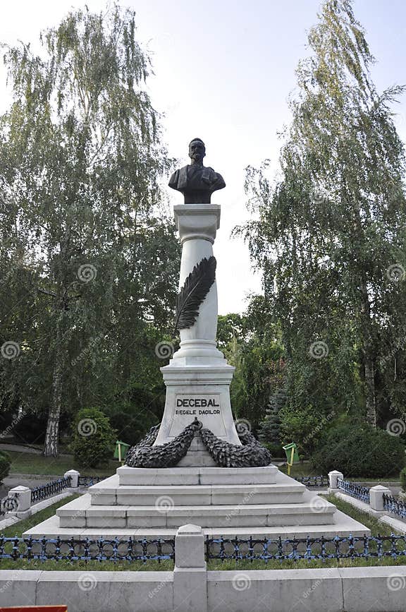 Estatua de Decebal foto de archivo. Imagen de hermoso - 43066362