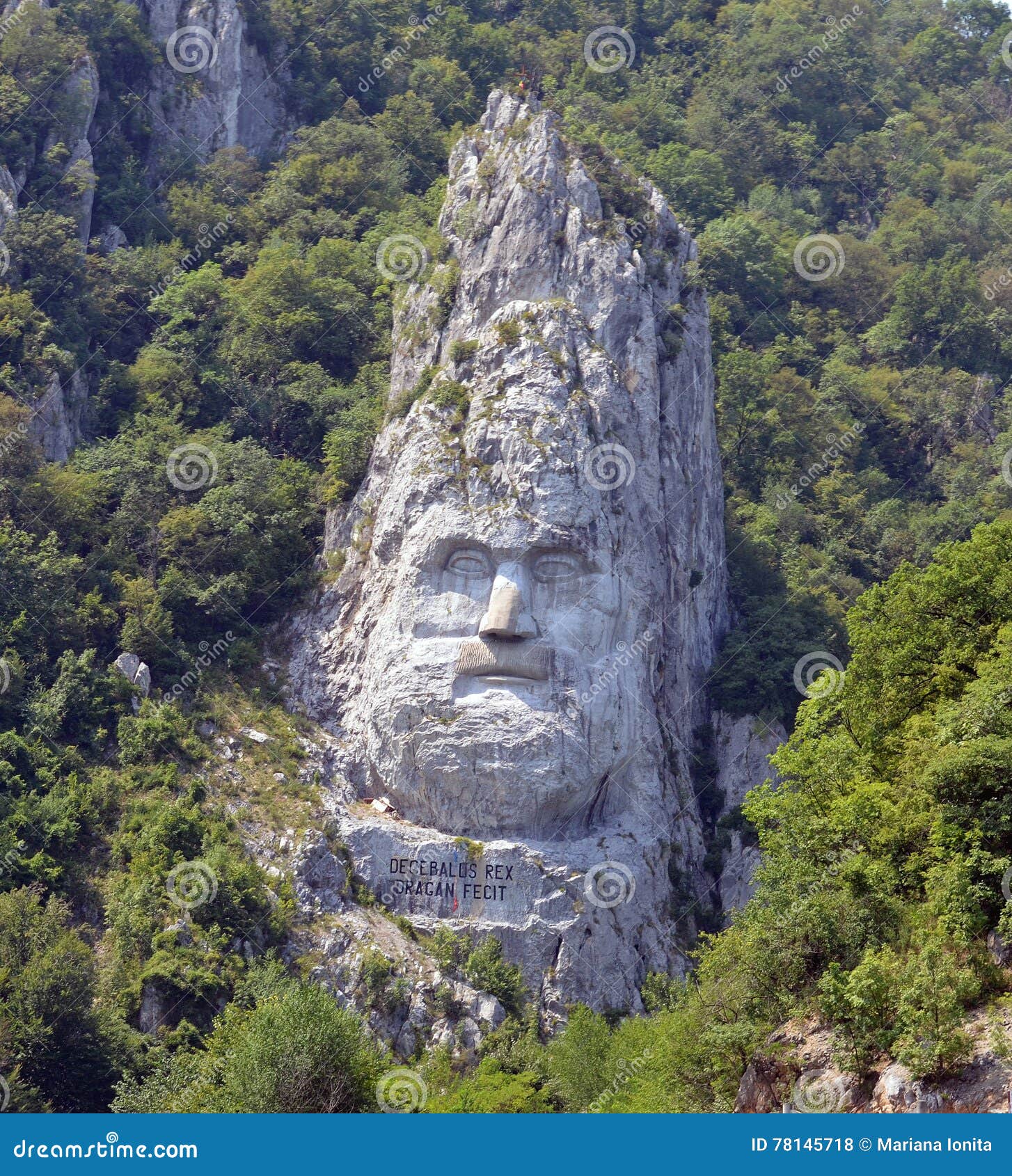 Estatua de Decebalus Rex foto de archivo. Imagen de tallado - 78145718