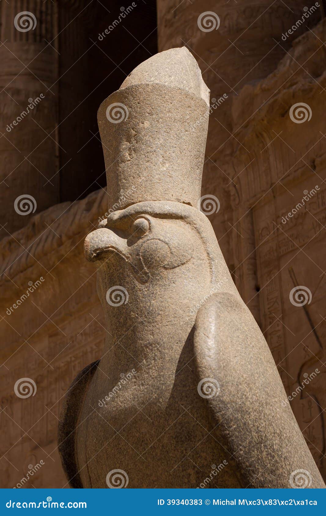 Estatua de dios Horus imagen de archivo. Imagen de cielo - 39340383