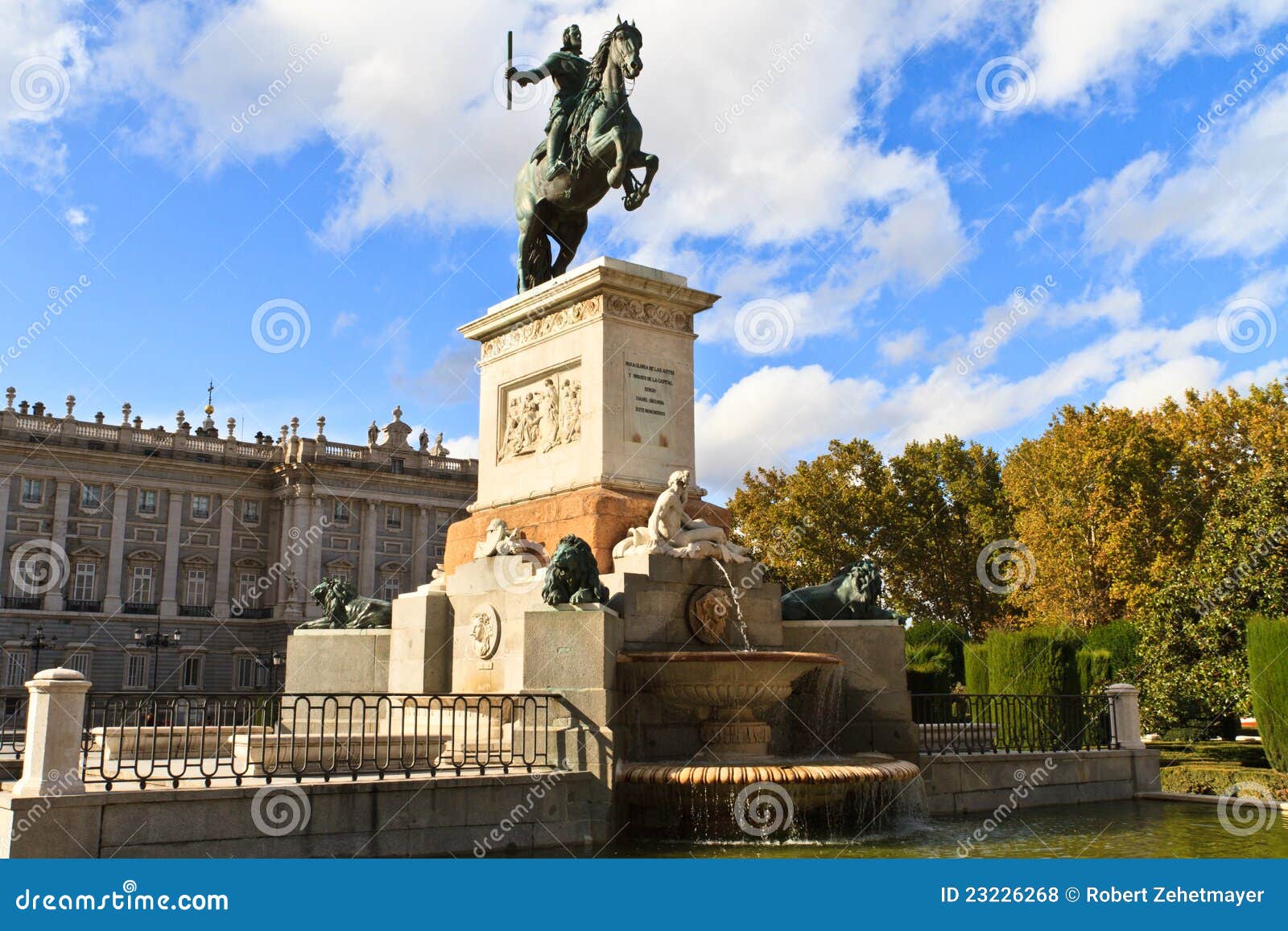 Estatua De Felipe IV. - Madrid Foto de archivo - Imagen de monumento ...