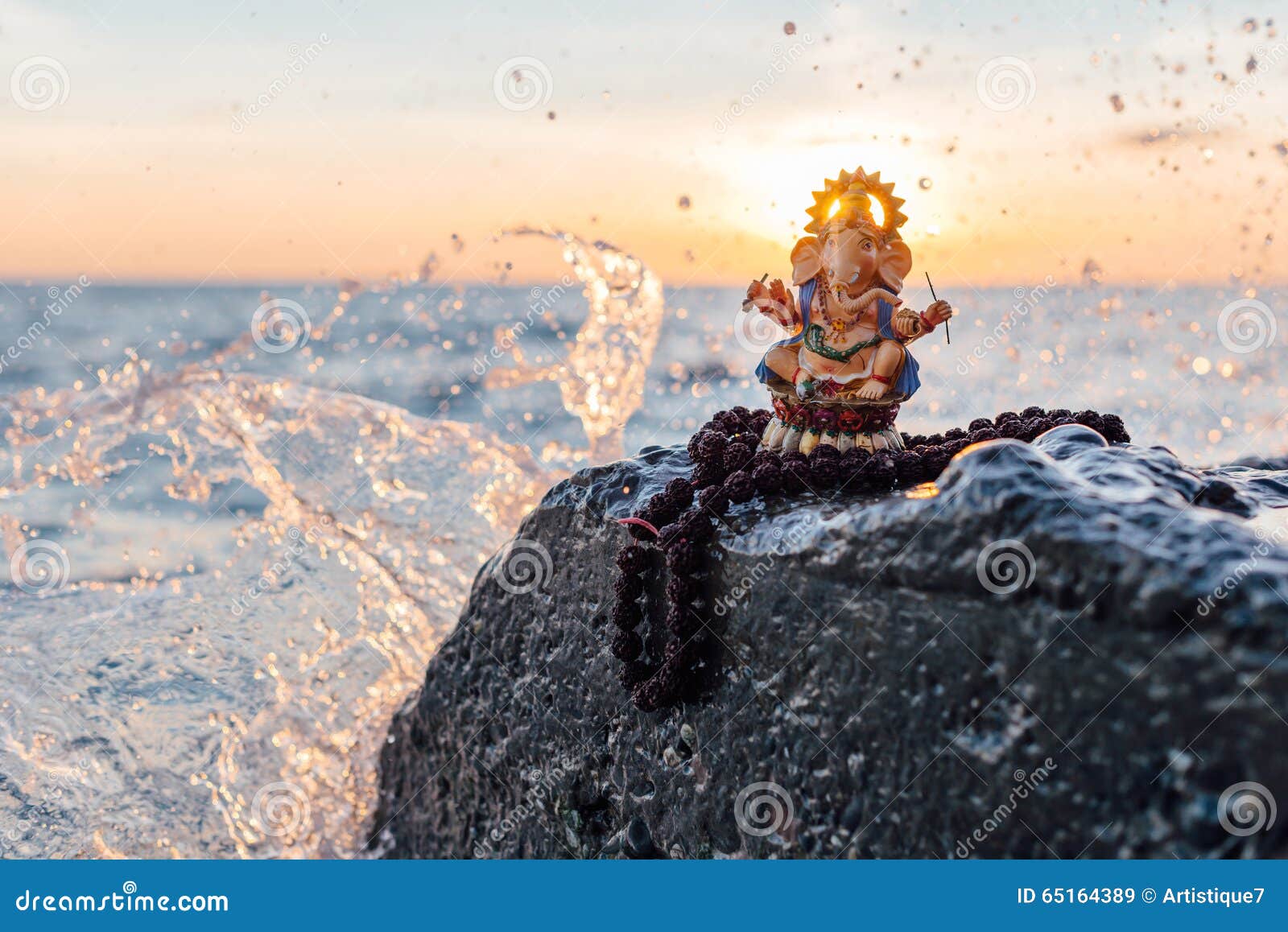 Estatua De Ganesh Con Rudraksha Imagen de archivo - Imagen de estatua ...