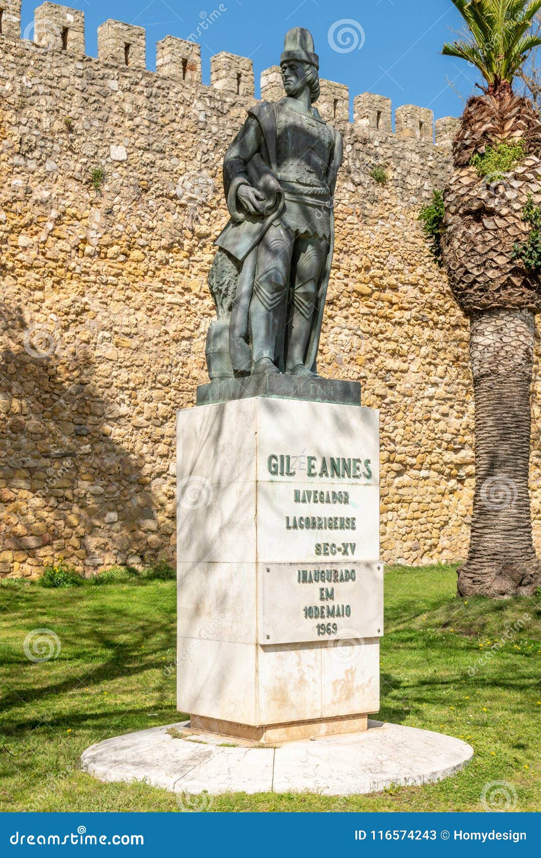 Estatua de Gil Eanes foto de archivo editorial. Imagen de explorador ...