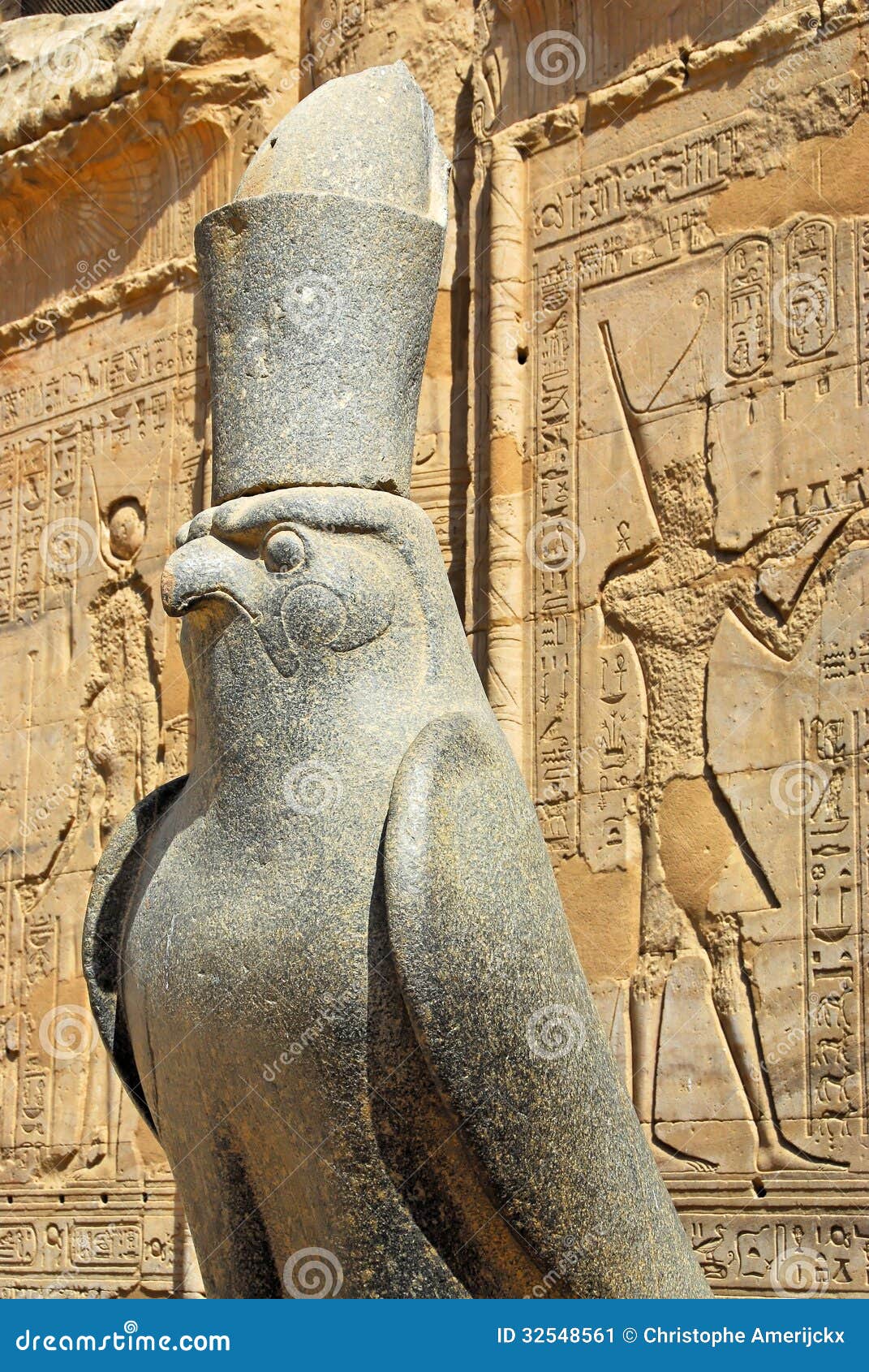 Estatua de Horus imagen de archivo. Imagen de caliza - 32548561