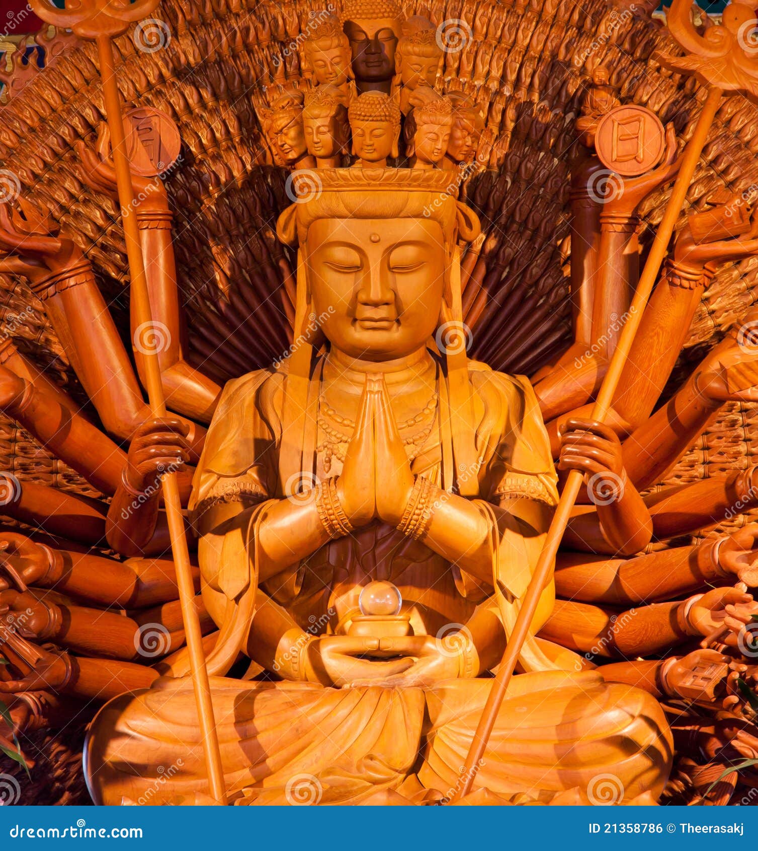 Estatua De Madera De Buddha Foto de archivo - Imagen de elegante ...