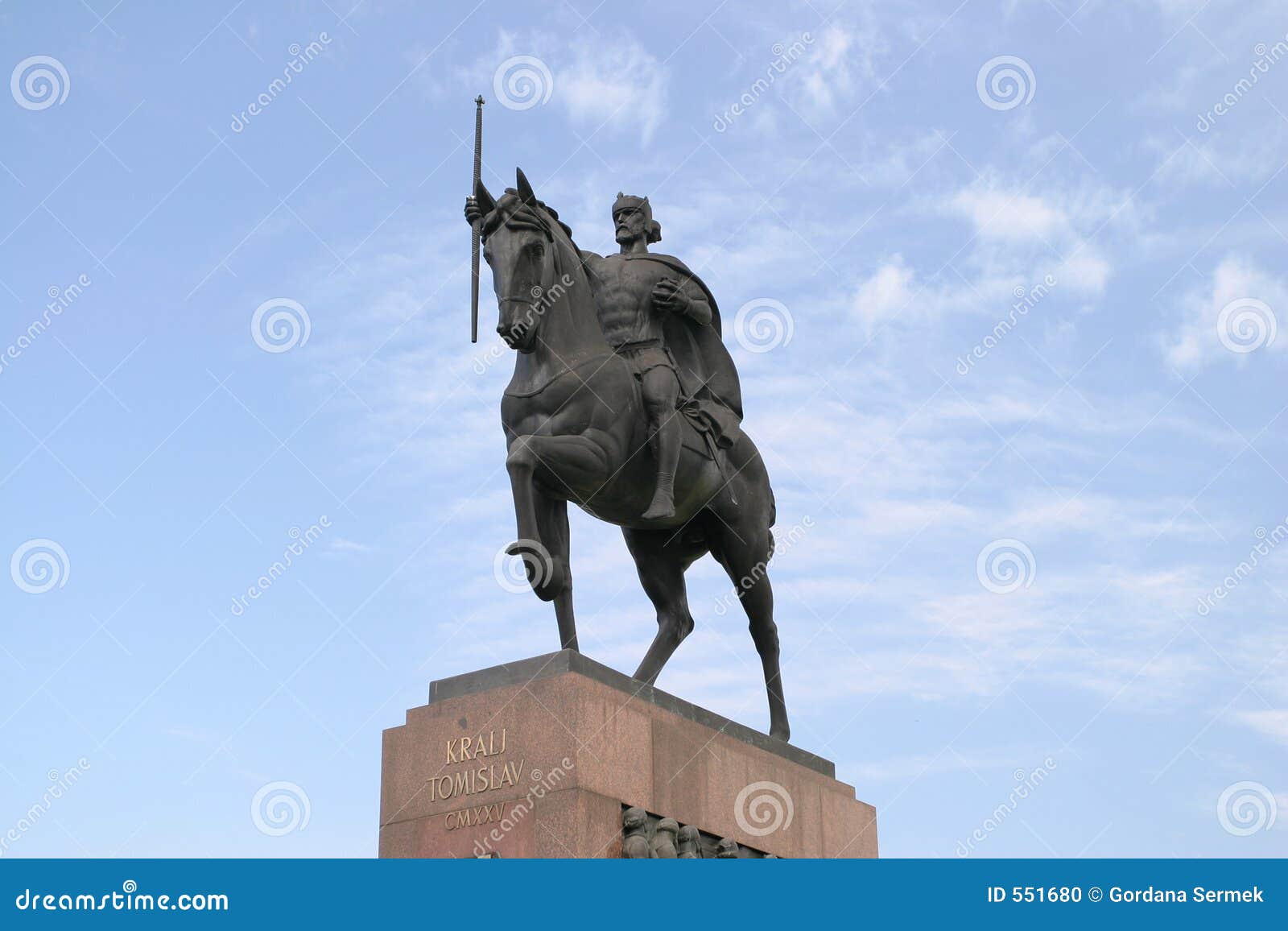 Estatua De Rey Tomislav En Zagreb Foto de archivo - Imagen de caballo ...