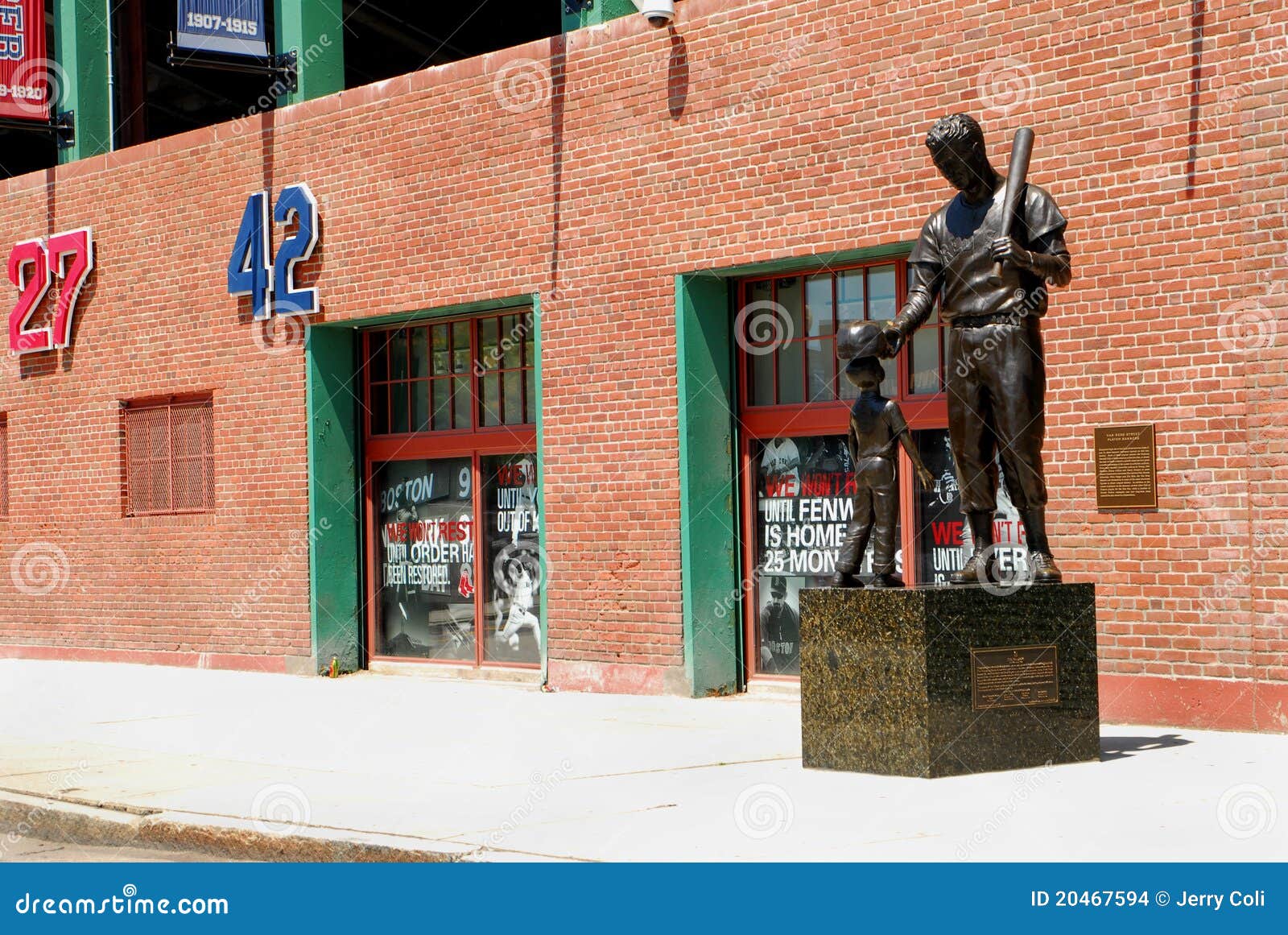 Estatua De Ted Williams En El Parque De Fenway Imagen de archivo ...