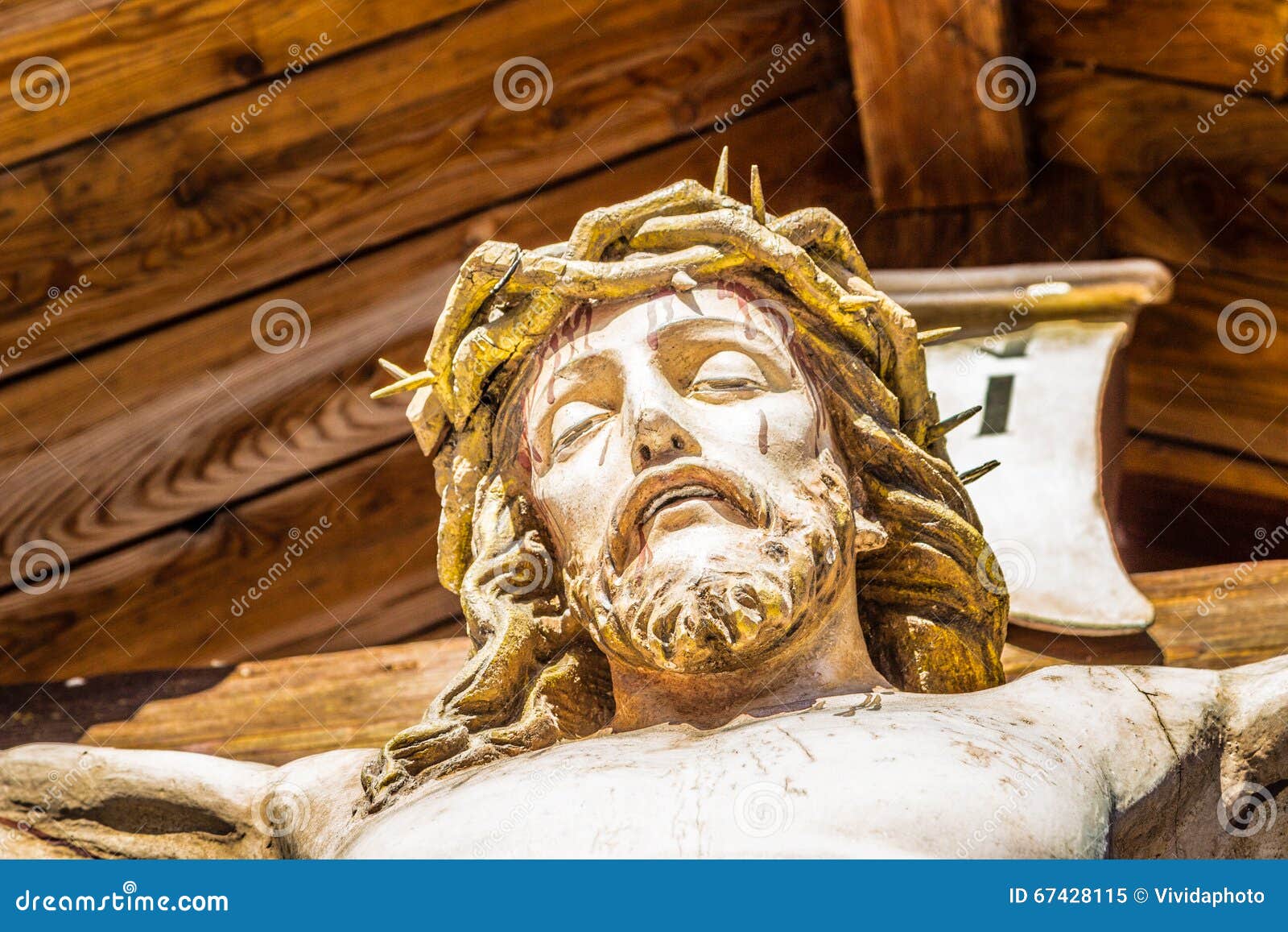 Estatua Del Jesucristo Crucificada Imagen de archivo - Imagen de ...