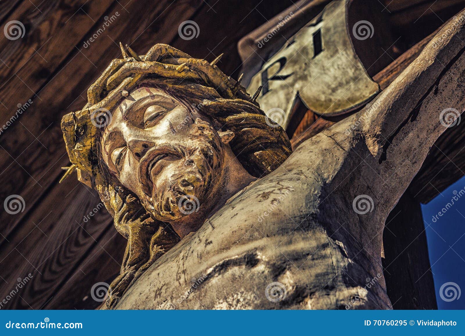 Estatua Del Jesucristo Crucificada Imagen de archivo - Imagen de santo ...
